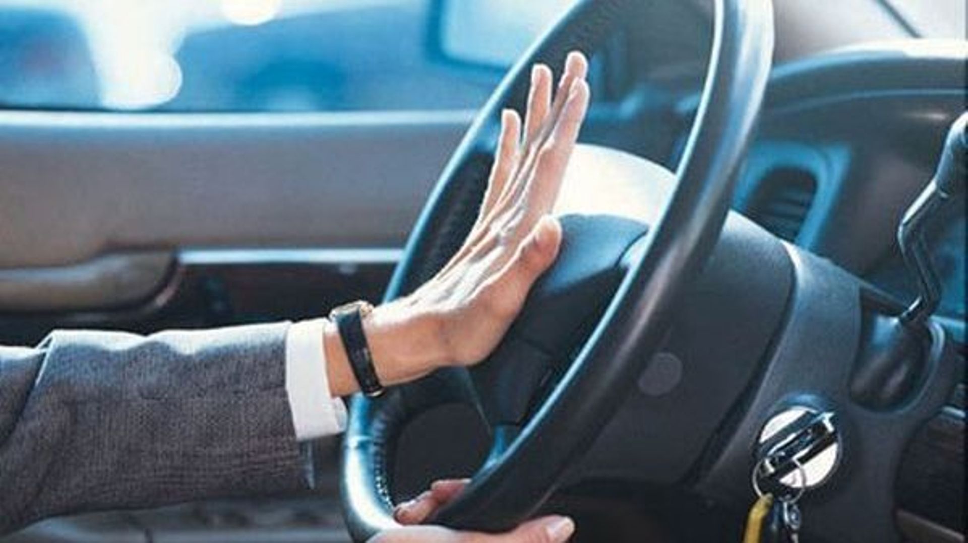 Elodie de Sélys prend le volant, en voiture ! - RTBF Actus