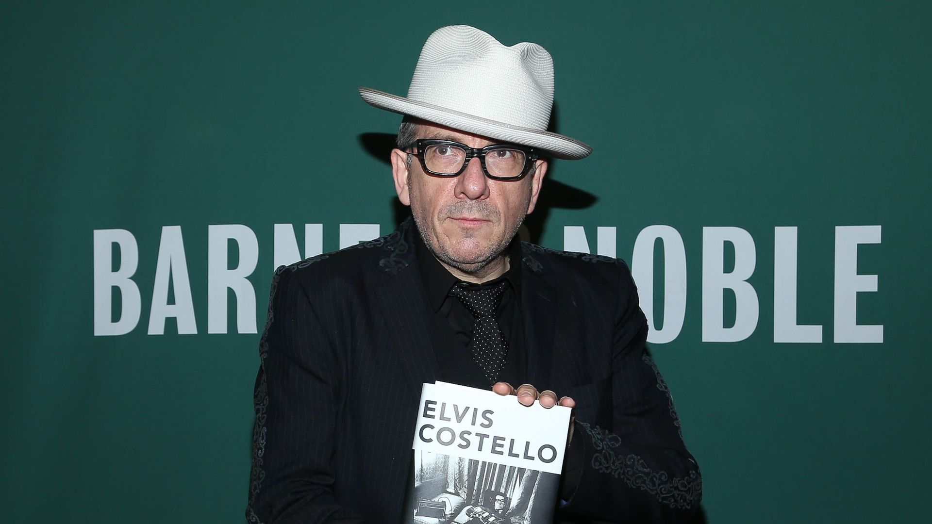 Elvis Costello reprend 'I'll Still Love You' de Johnny Cash - RTBF Actus