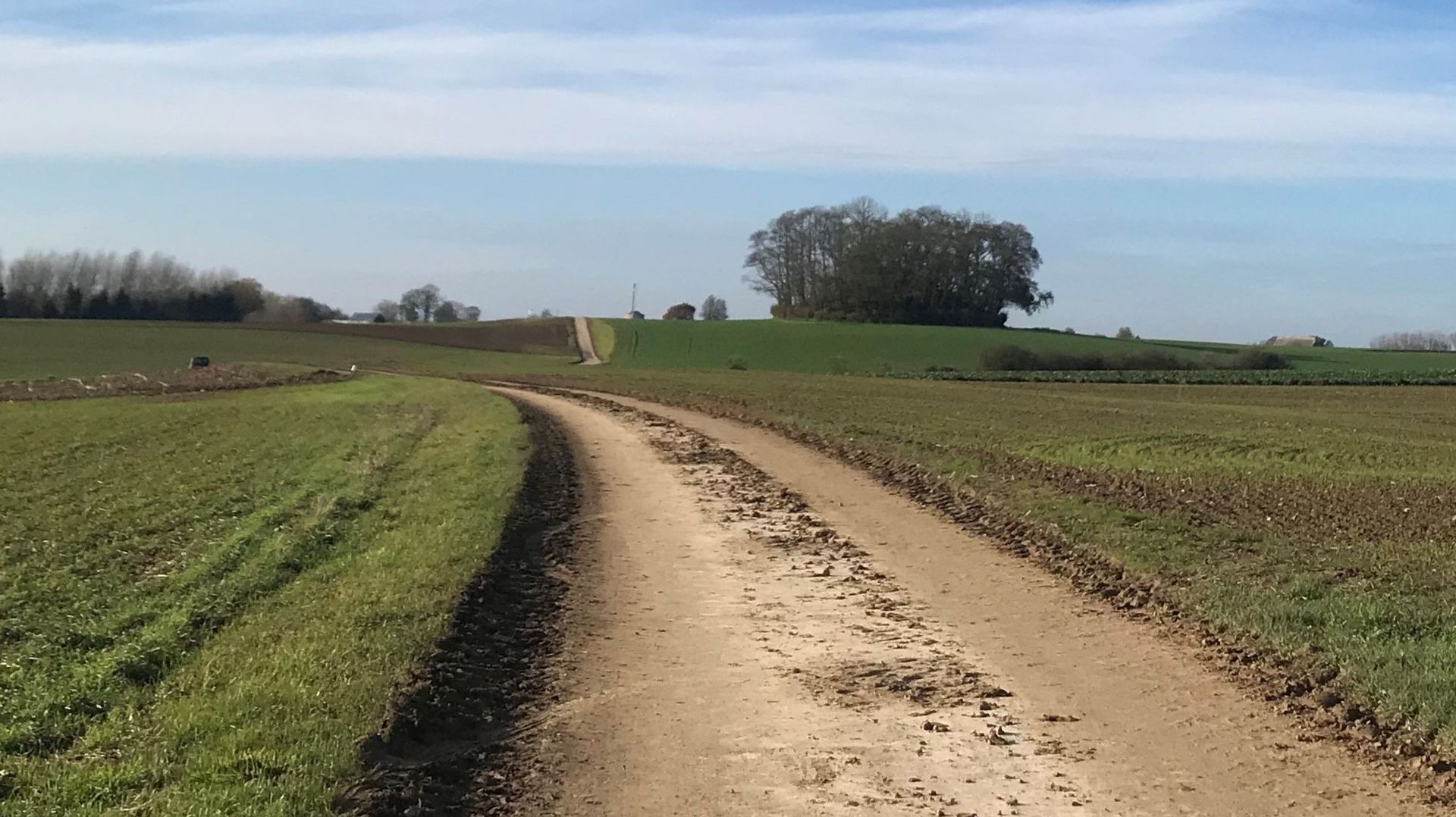 Les tumulus de nos campagnes : tombeaux des puissants gallo-romains ...