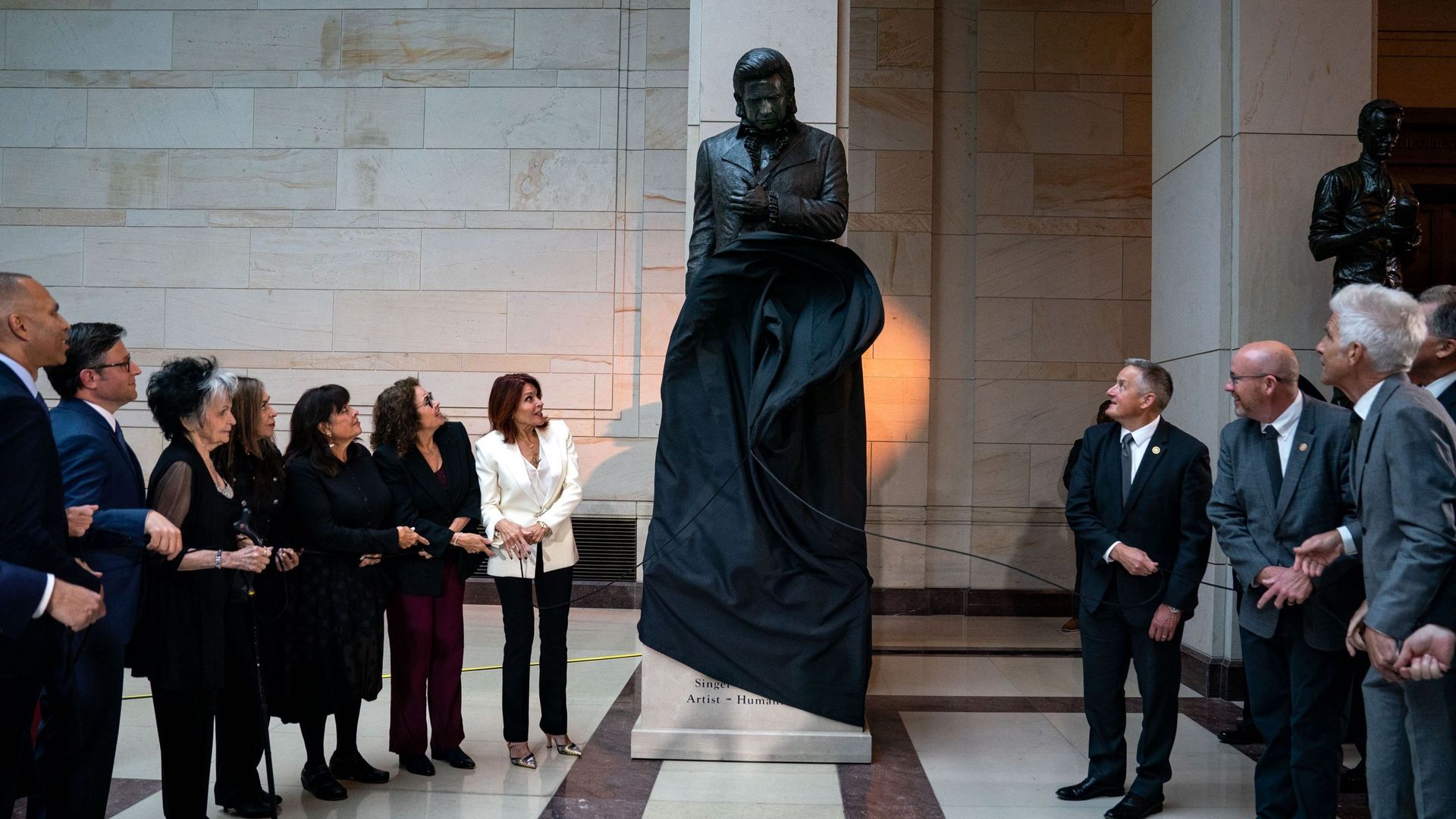 La statue de Johnny Cash au Capitole voit le jour - RTBF Actus