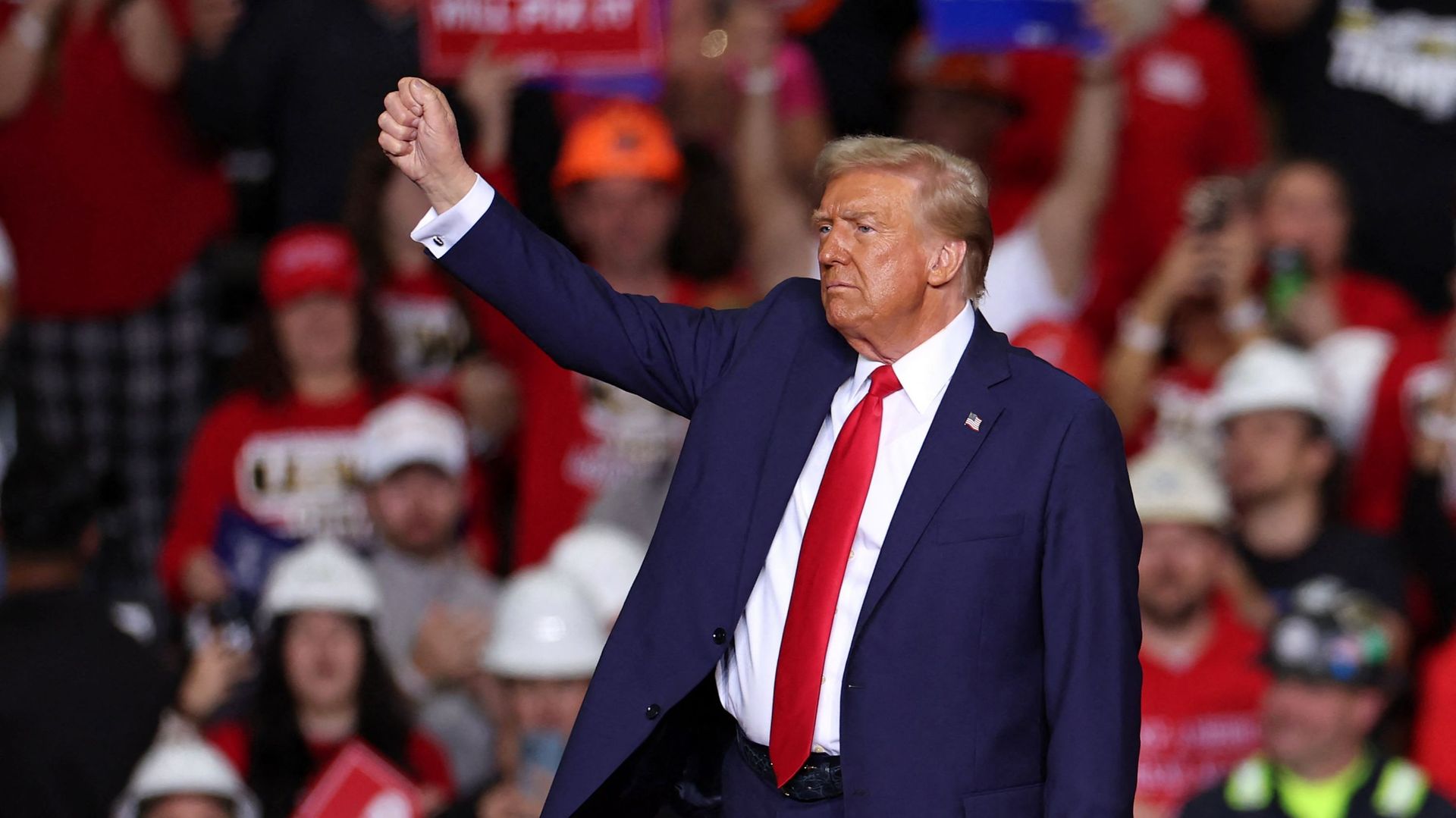 Donald Trump et le parterre d’invités d’extrême droite à son ...