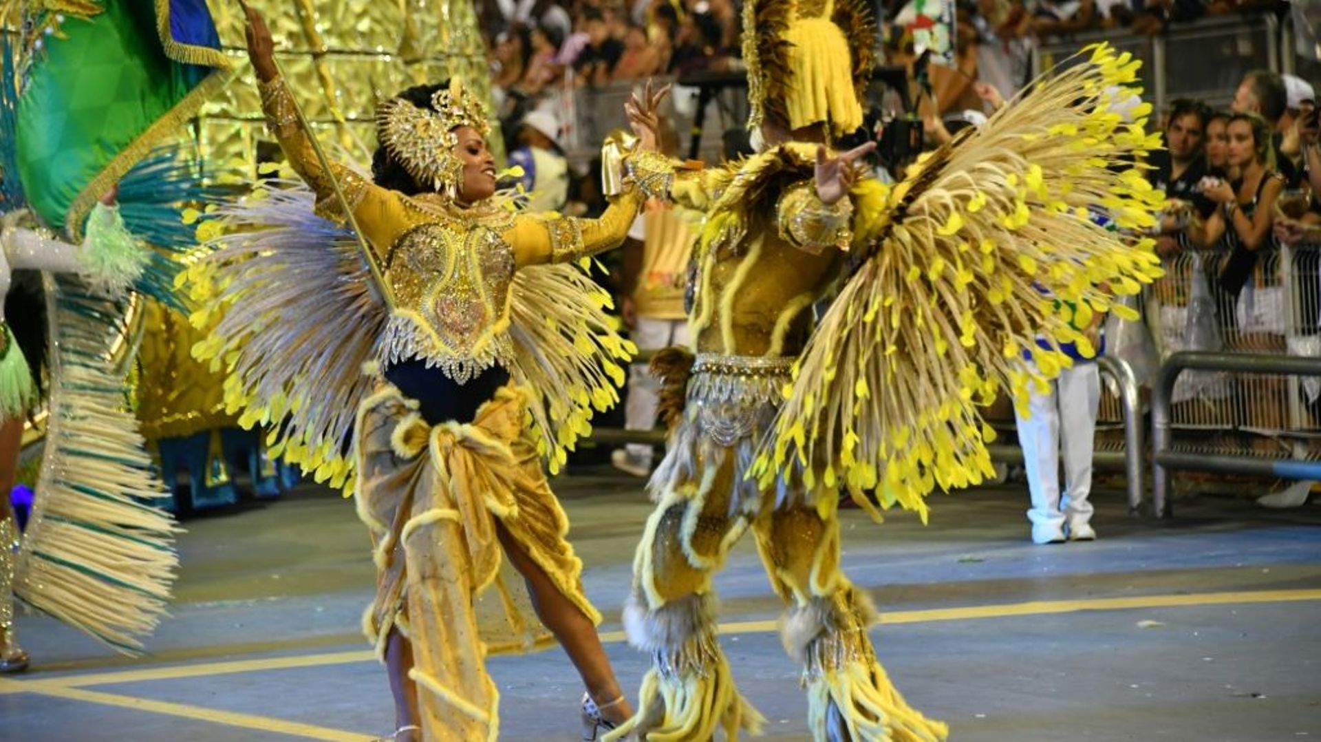 Le carnaval de Rio bat son plein, place aux écoles de samba - RTBF Actus