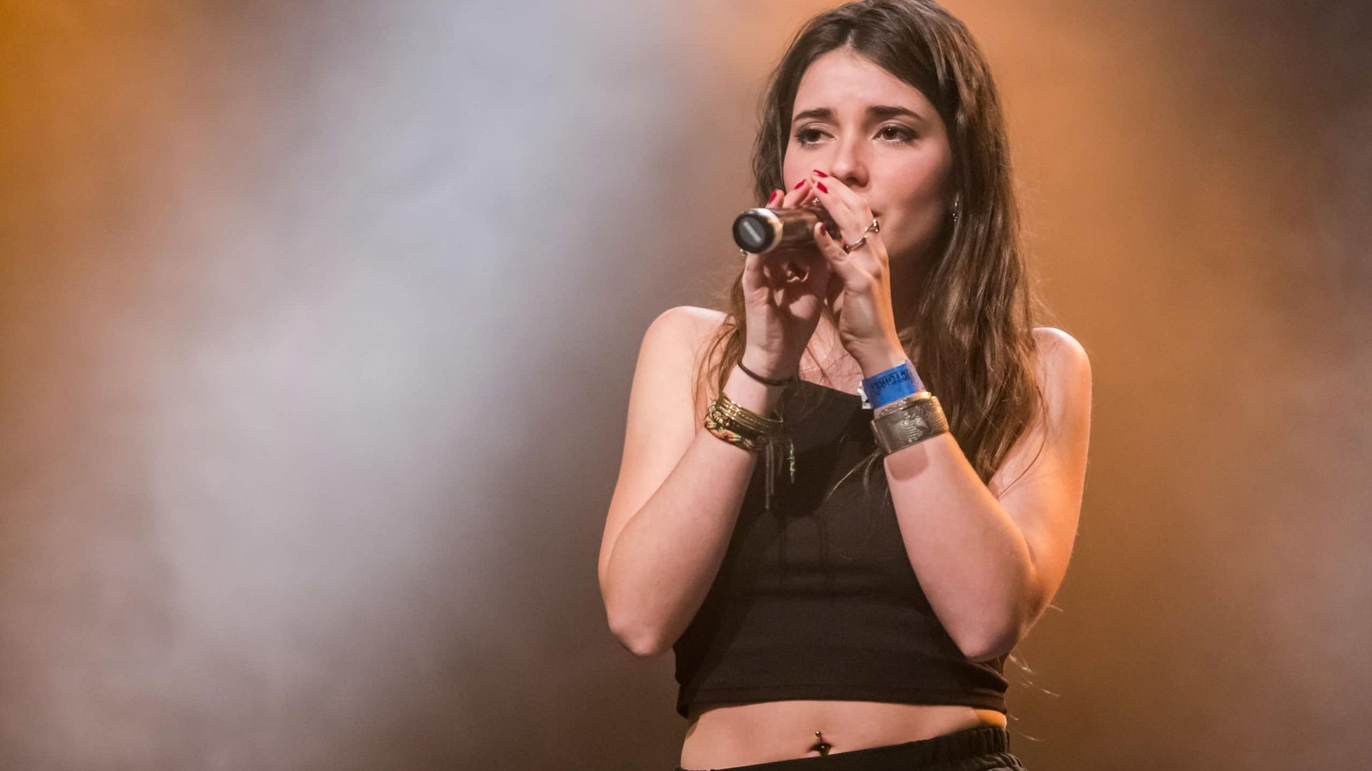 JO Paris 2024 : Angèle accompagne l’incroyable show de Phoenix lors de ...