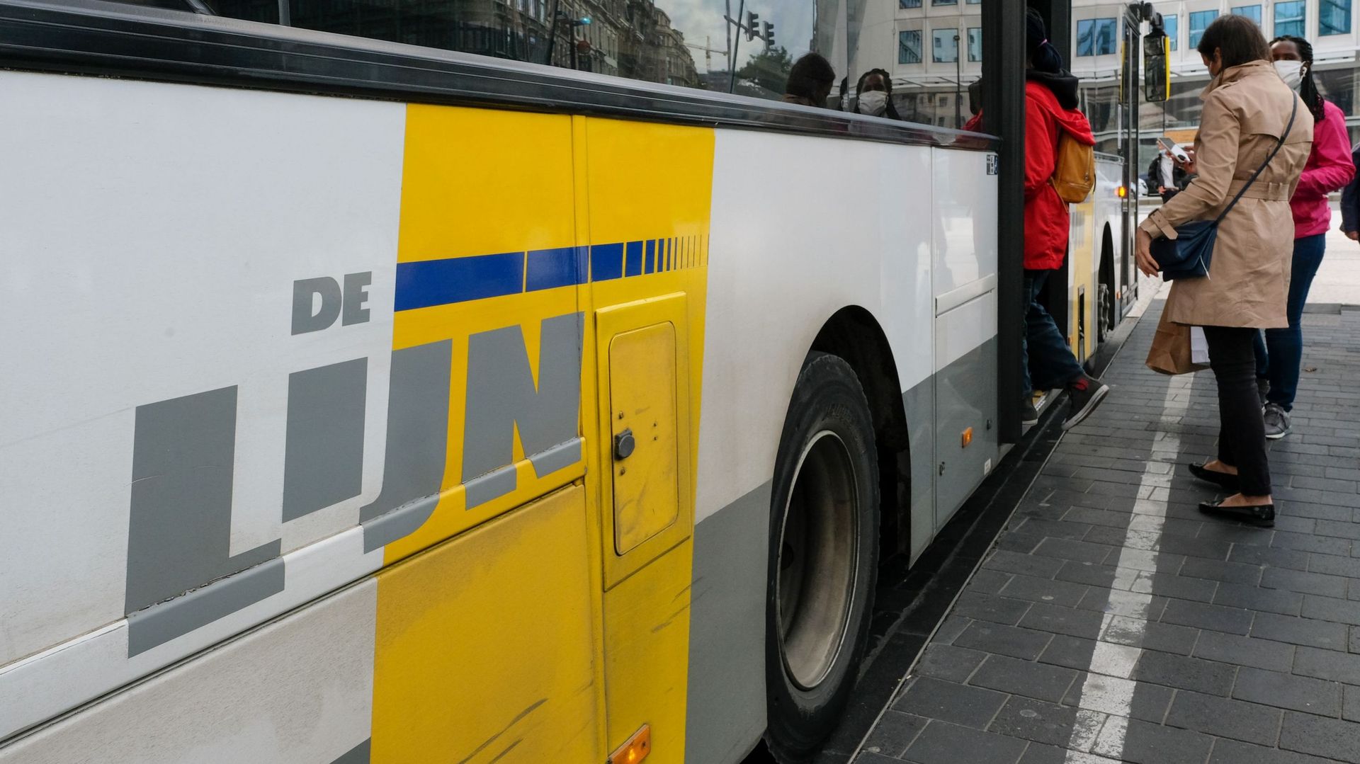 La Stib commande 36 bus électriques - RTBF Actus