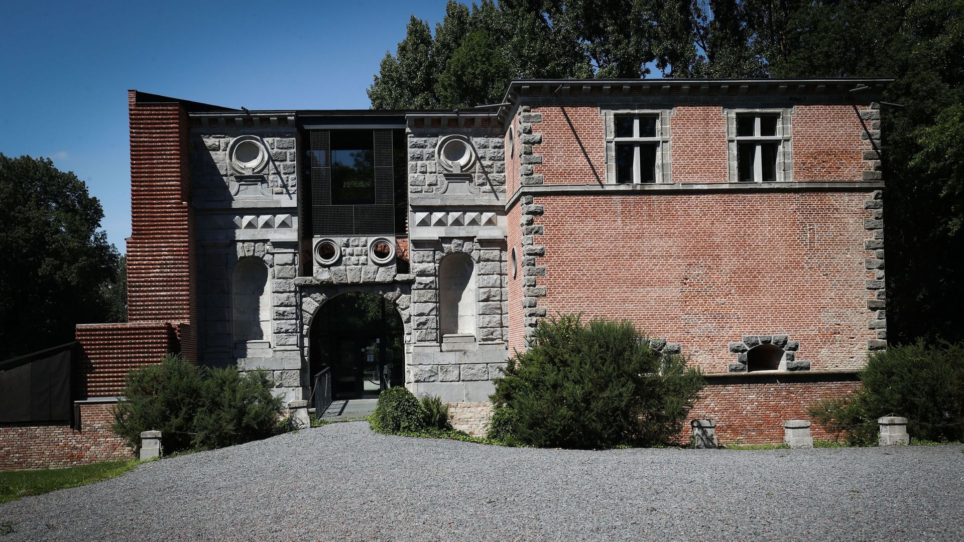 Le château de Freÿr se veut durable grâce à son projet 'Zéro Émissions ...