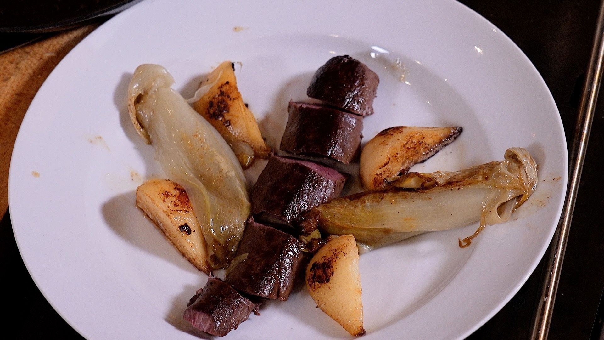 Recette du Râble de lièvre à la moutarde de Gerald Watelet - RTBF Actus