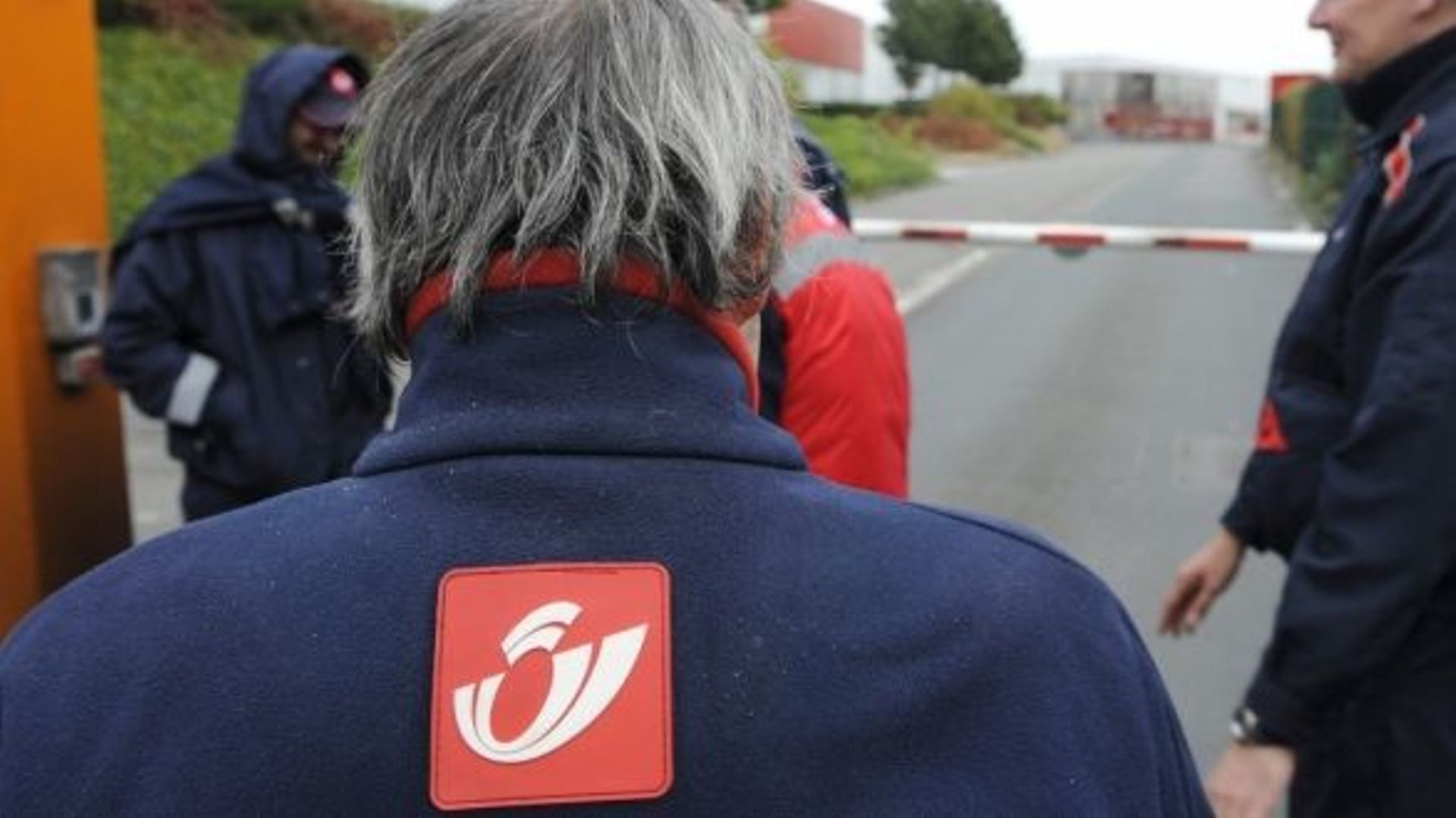 10 000 signatures pour le retour à une Poste 100% publique