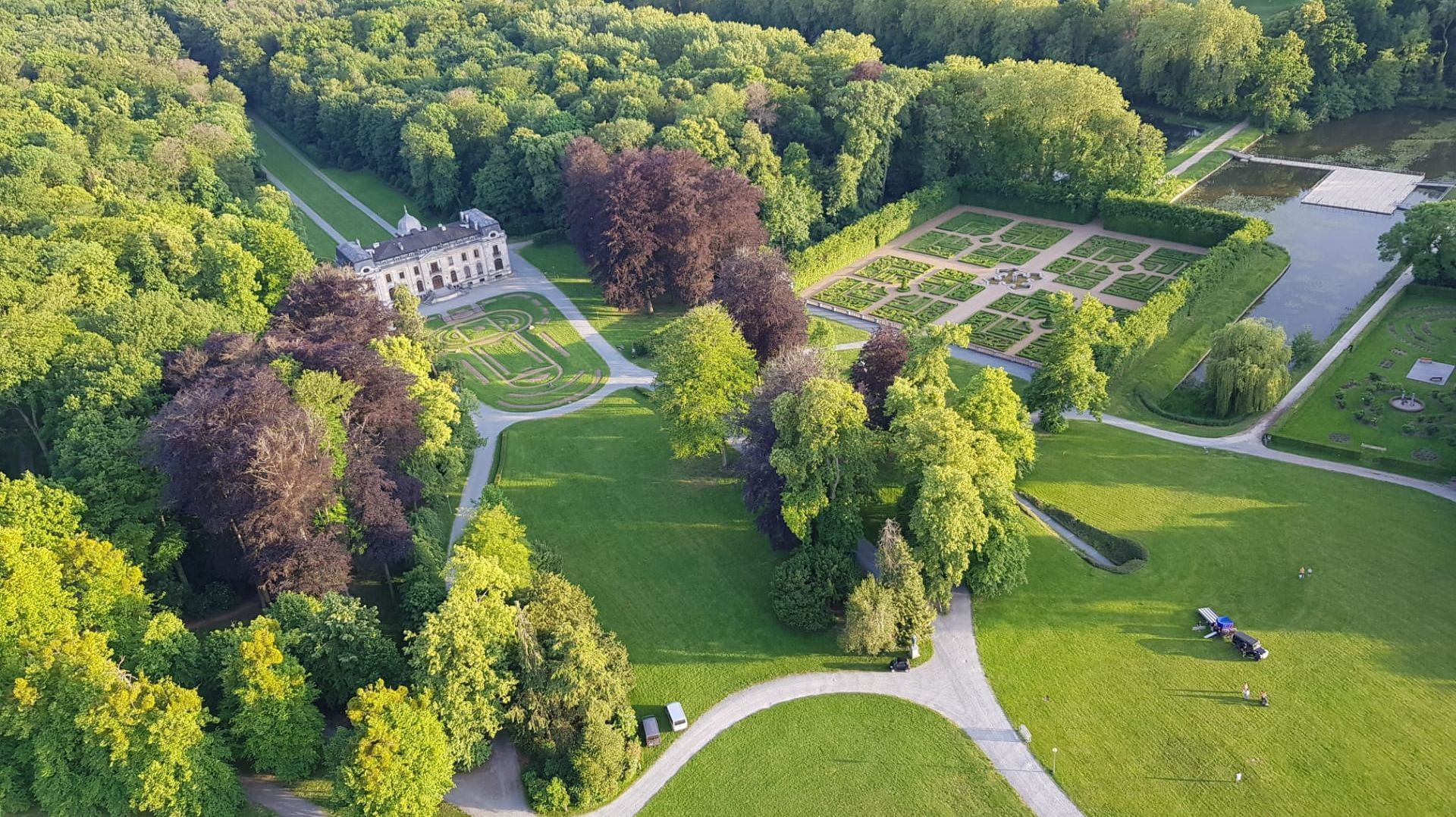 Enghien, son château et son parc, comme si vous y étiez... - RTBF Actus