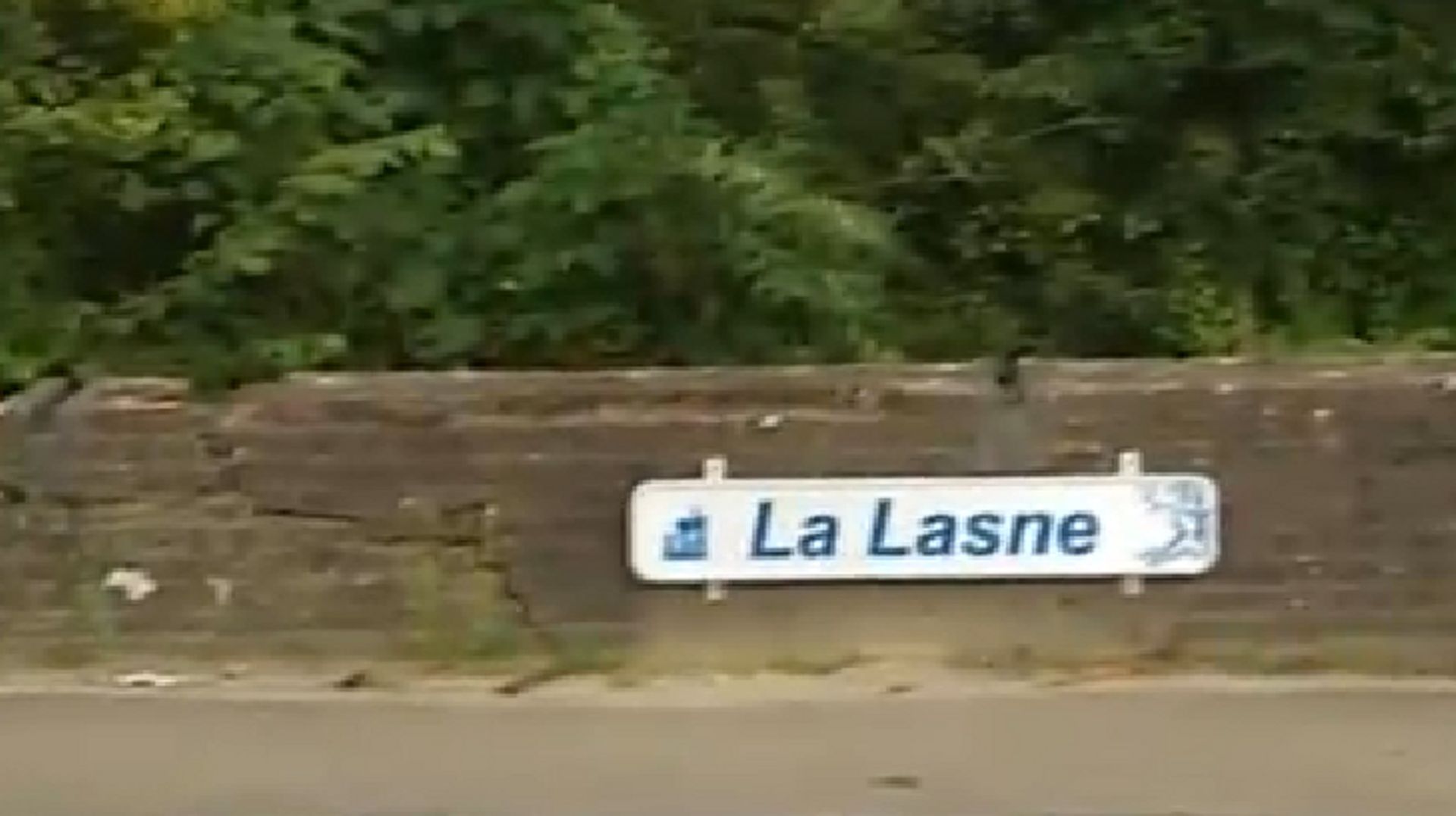 GSK rejette du liquide contaminé par la polio dans la Lasne - RTBF Actus