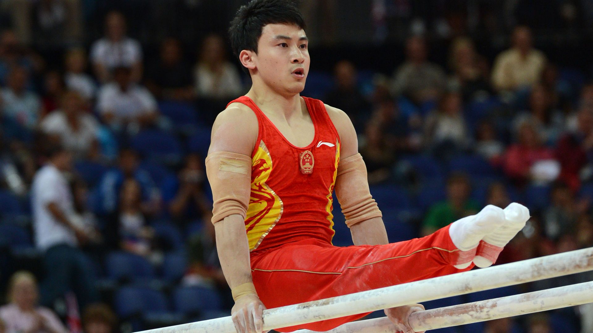 Feng Zhe en or aux barres parallèles - rtbf.be