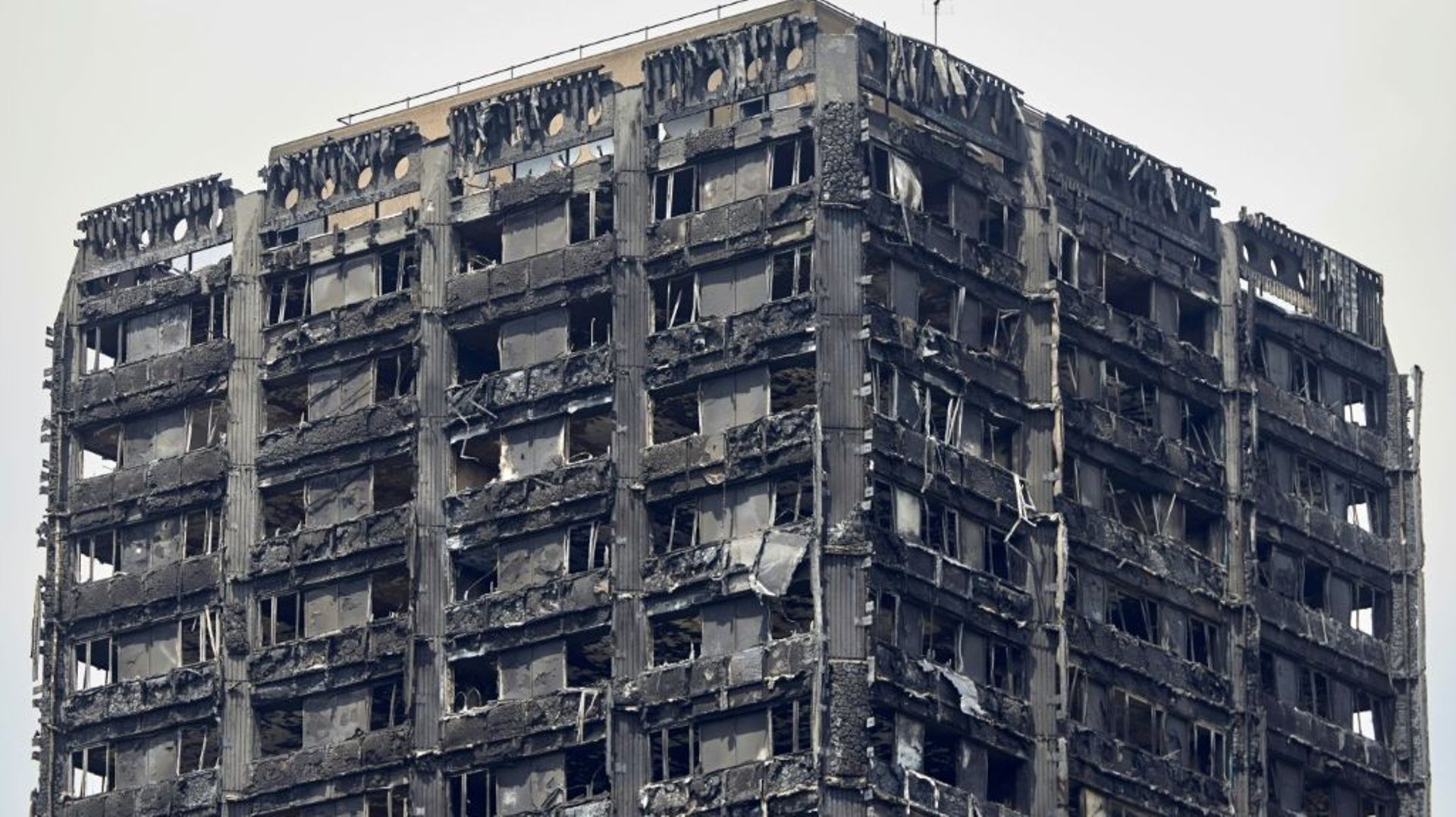 Royaume-Uni : 5 ans après l'incendie de la Tour Grenfell, des milliers ...
