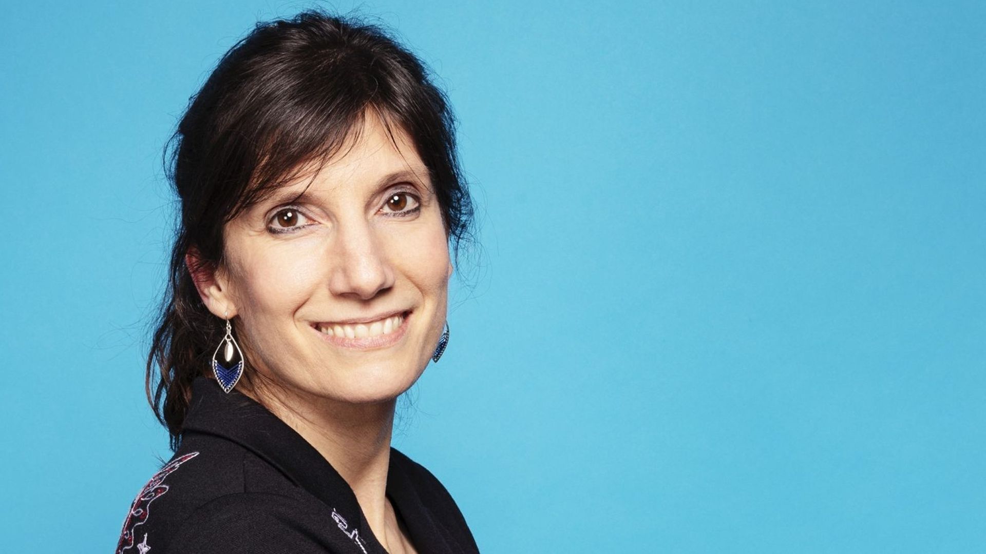 Rencontre avec Caroline Valentiny : 'Il fait bleu sous les tombes ...