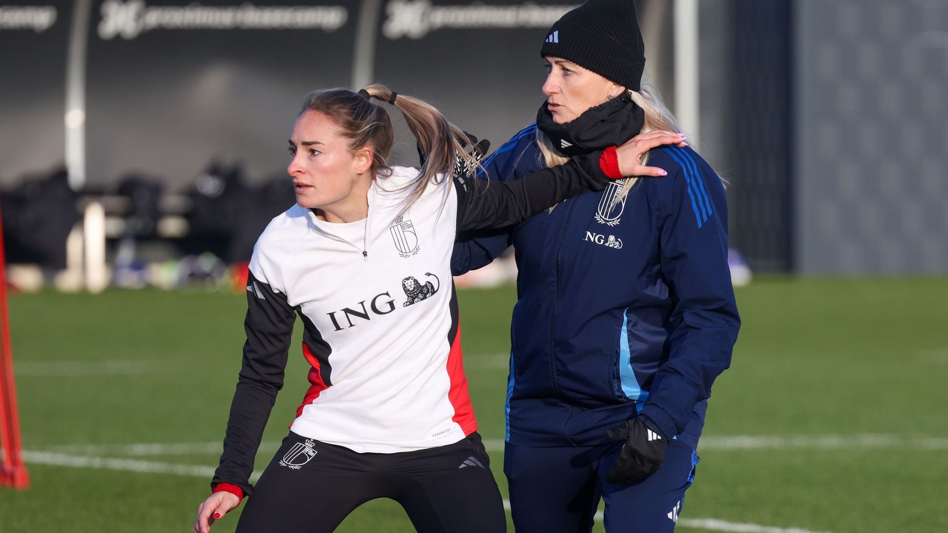 'Fière et honorée', Elisabet Gunnarsdottir arrive chez les Red Flames car 'il était temps de ...