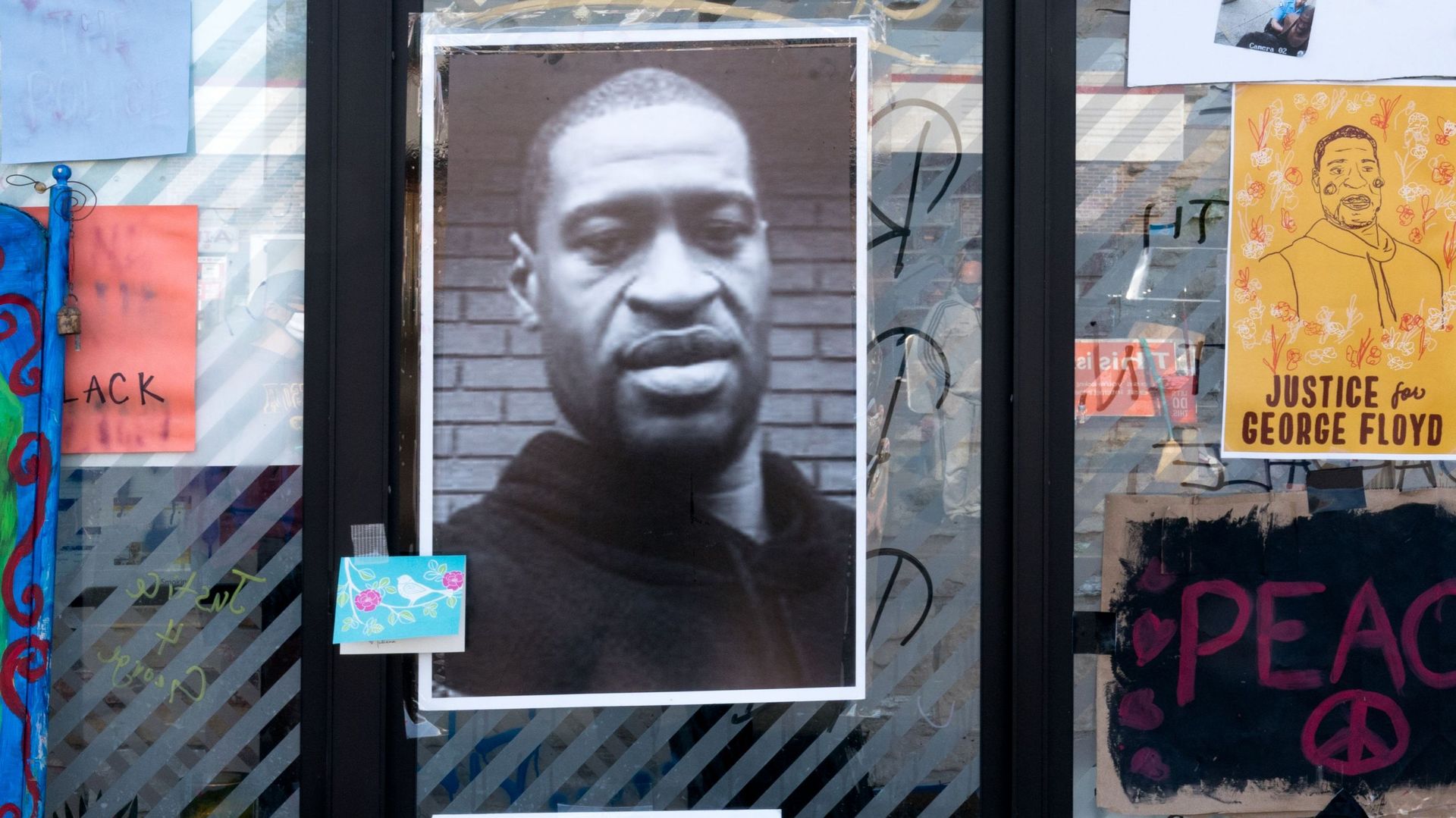 Pourquoi la RTBF ne floute pas le visage de George Floyd agonisant sous ...