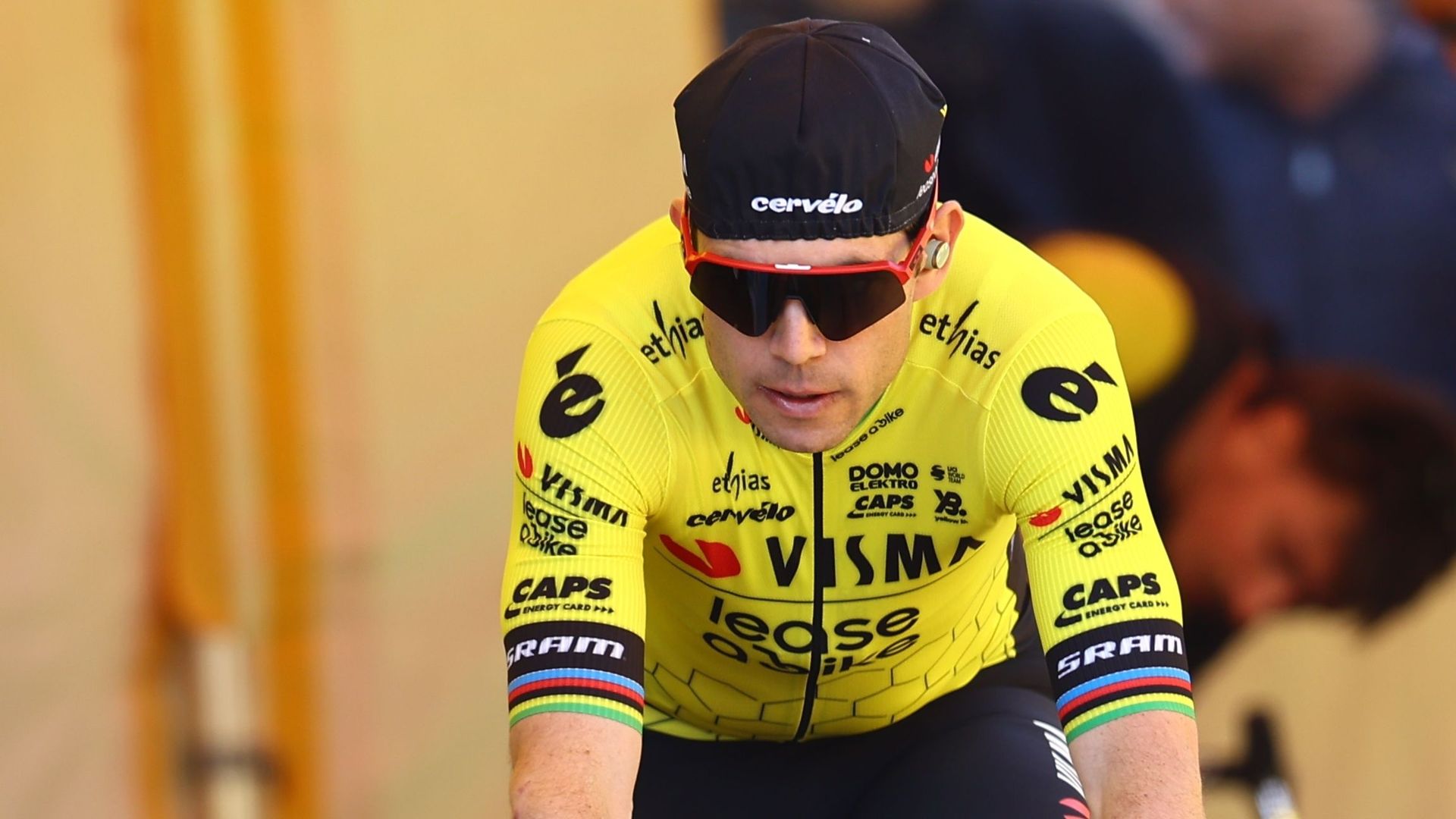 Tadej Pogacar, en reconnaissance sur la Trouée d’Arenberg, prend ses marques pour Paris-Roubaix ...