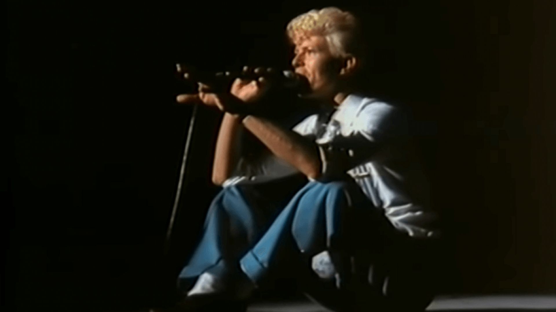 David Bowie chante 'Imagine' - RTBF Actus