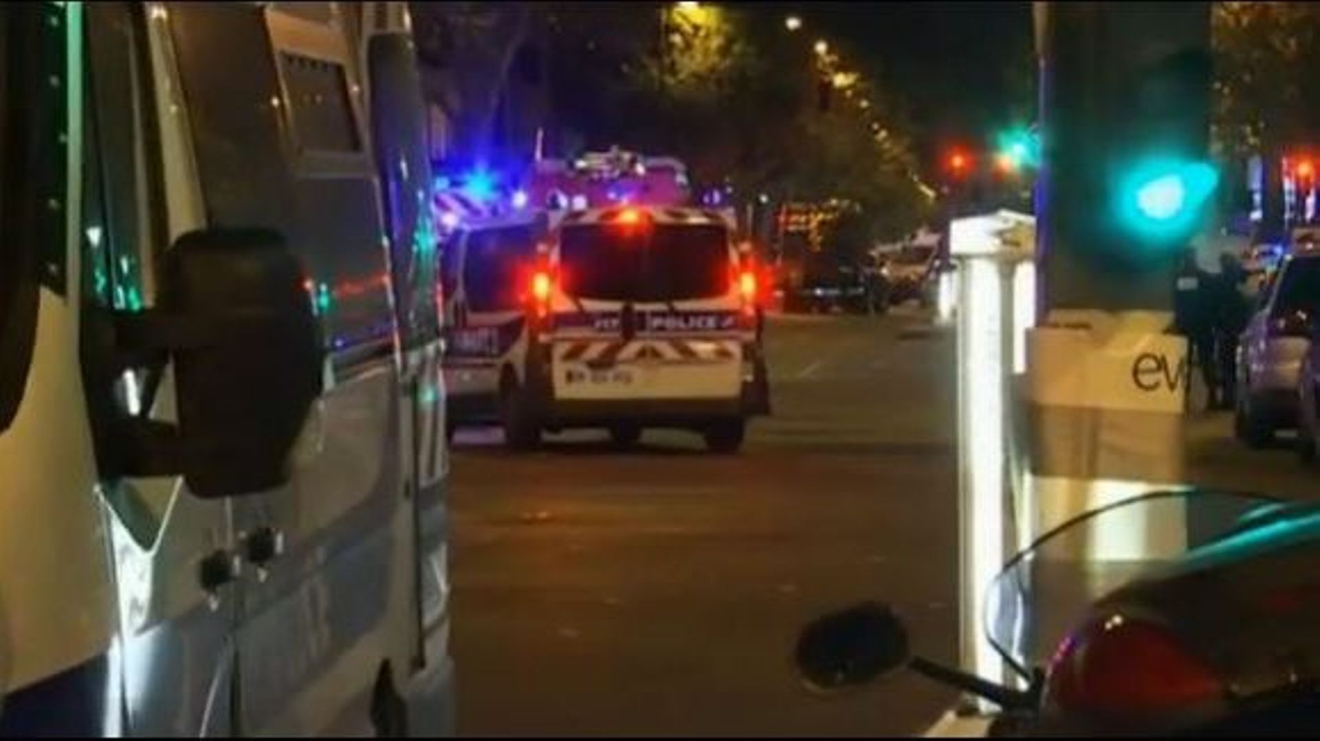 Scènes d'apocalypse dans plusieurs quartiers de Paris - RTBF Actus