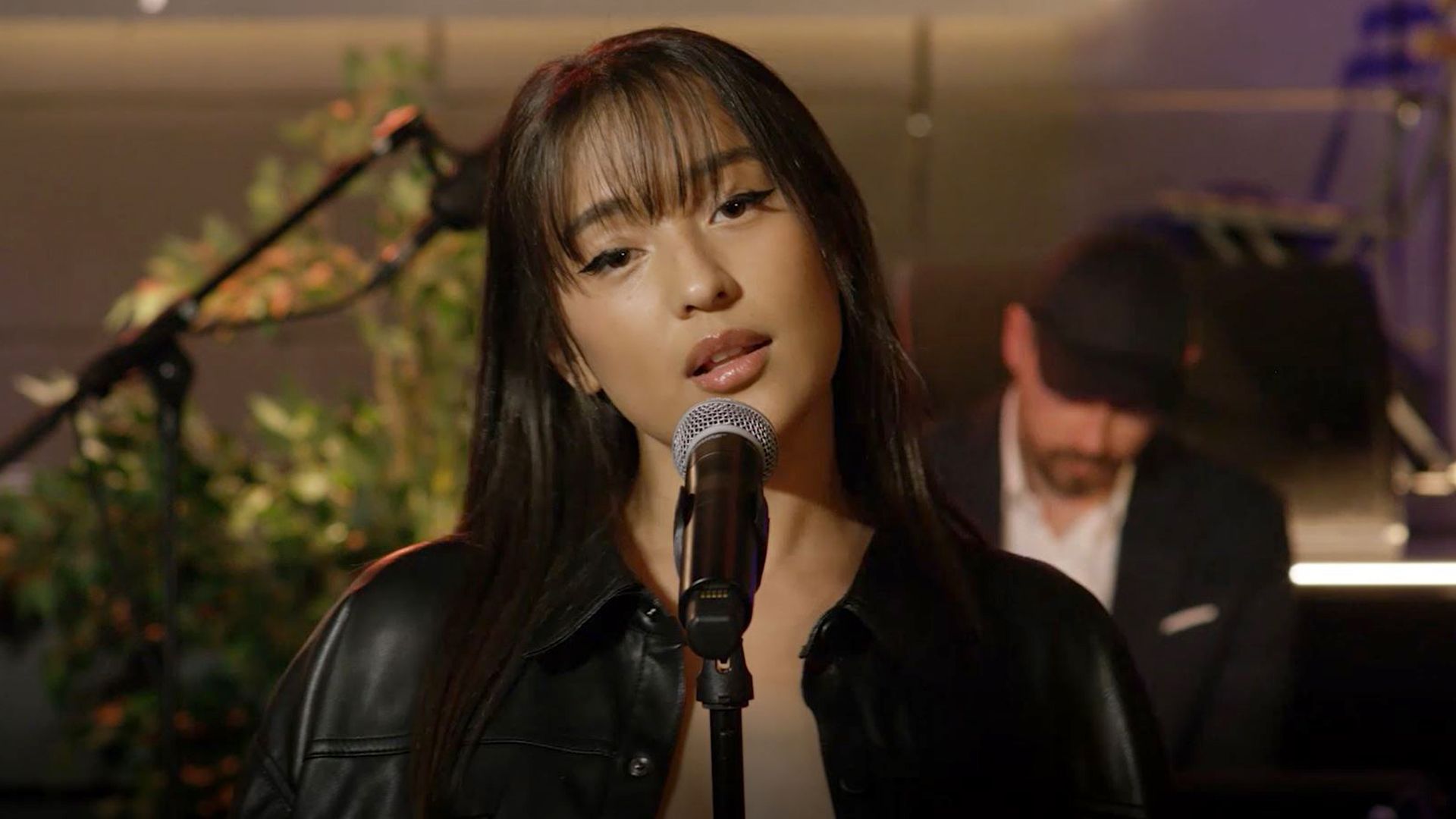 Meet the band / Cyra