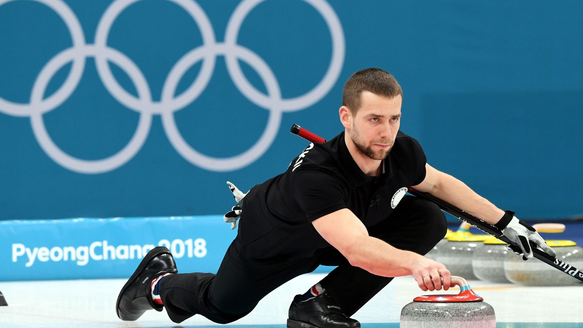 Un curleur russe dopé, la famille du curling circonspecte - RTBF Actus