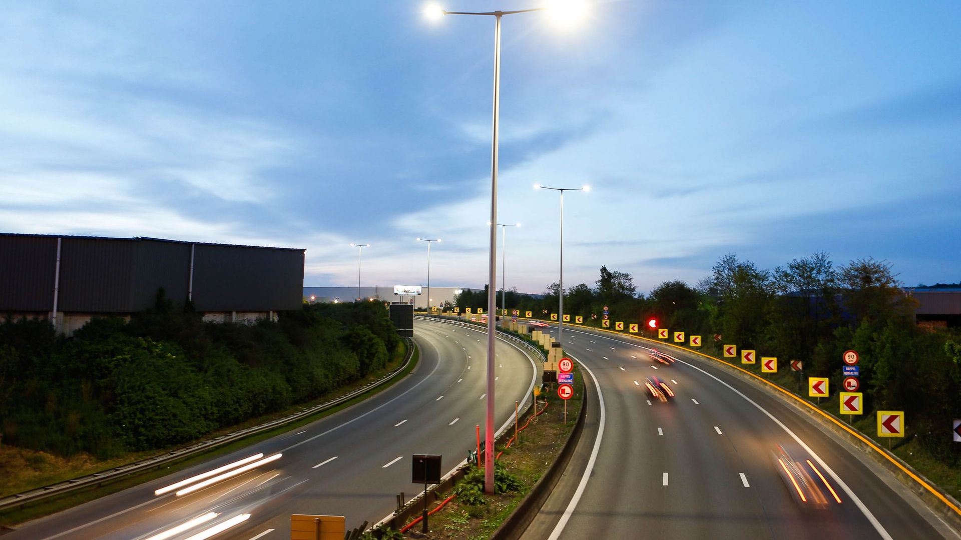 Eclairage des autoroutes: place aux ampoules LED et à la modulation ...