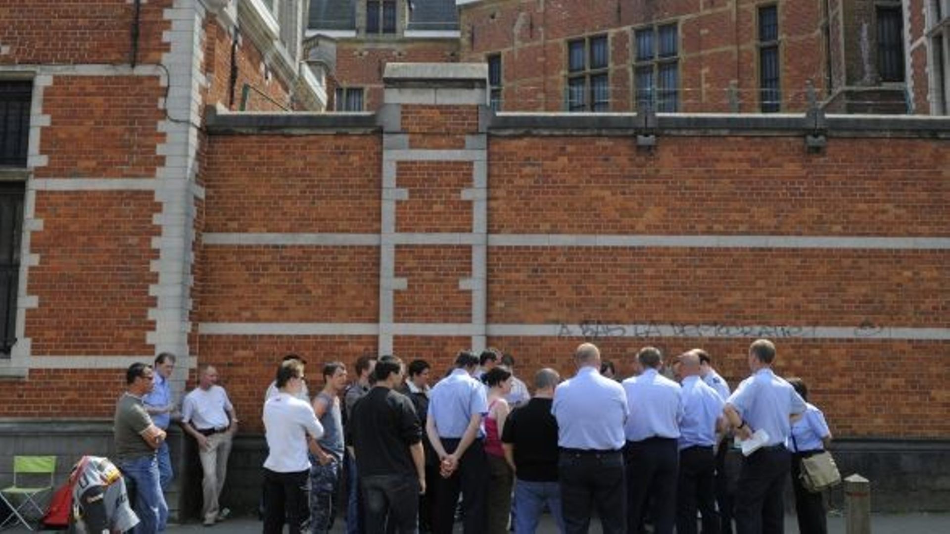 Prison de Forest la grève se poursuit - rtbf.be