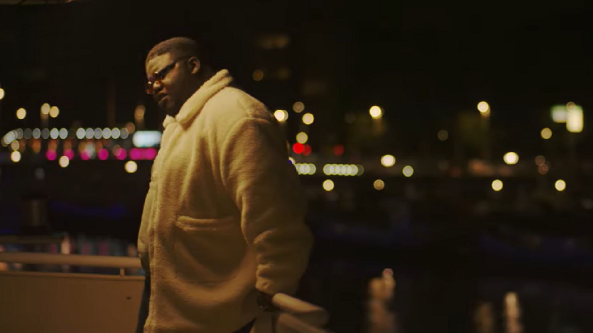 Clip du jour / Smahlo en balade dans 'La nuit' - RTBF Actus