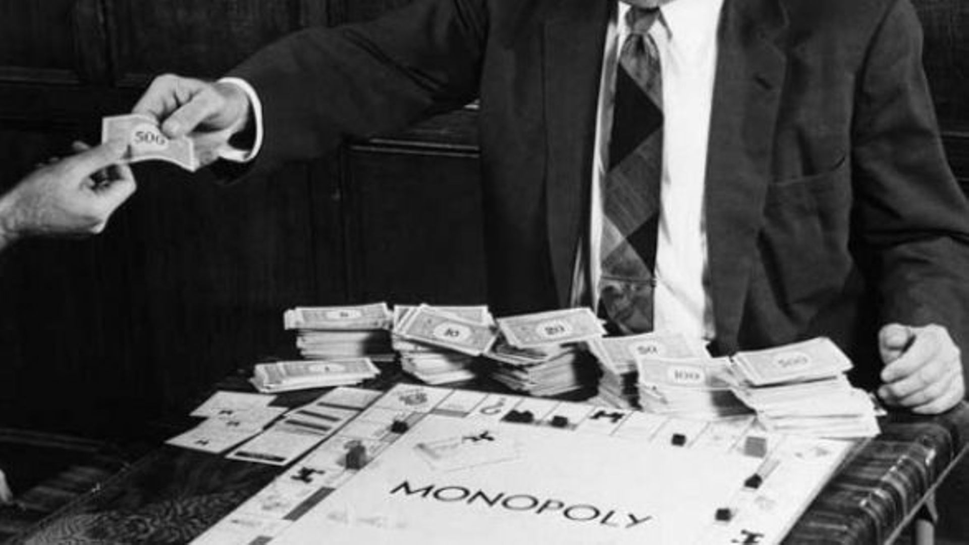 Monopoly et Scrabble : des jeux (encore) dans le vent - RTBF Actus