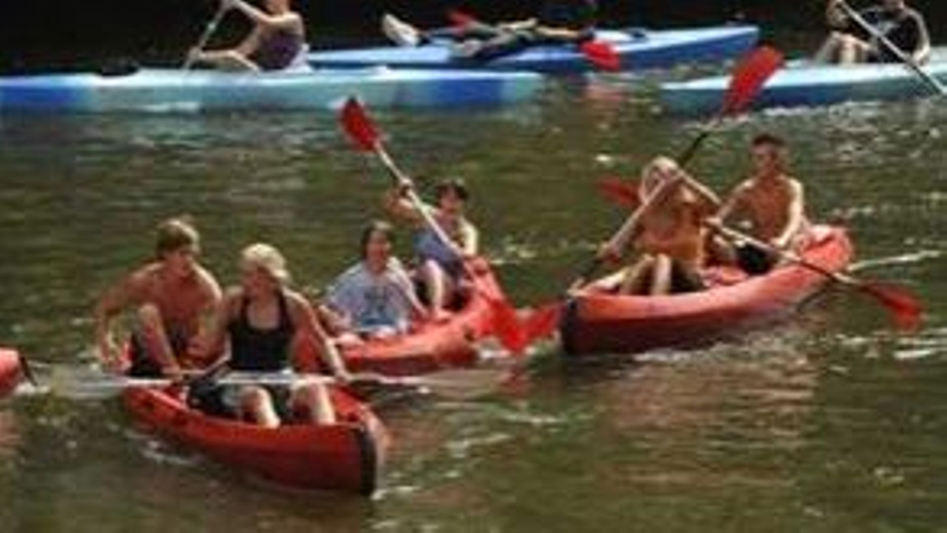 Dinant: on peut refaire du kayak sur la Lesse - RTBF Actus