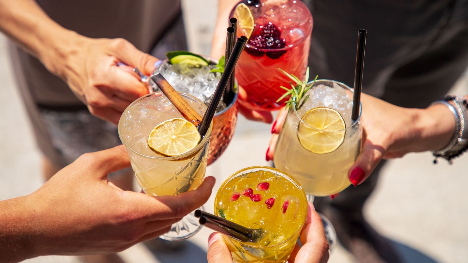 Un premier bar sans alcool a ouvert ses portes à Liège - RTBF Actus