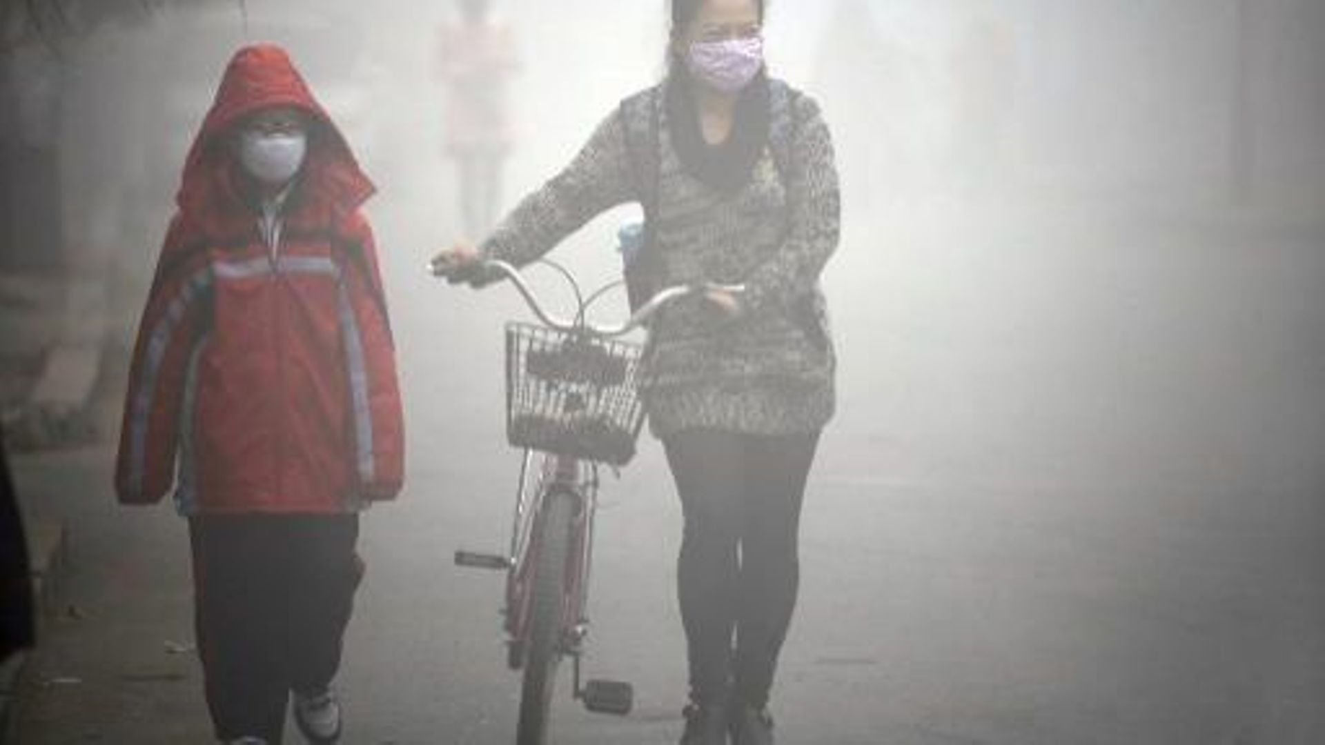 Chine: la pollution atmosphérique envahit même le Toit du monde - RTBF ...