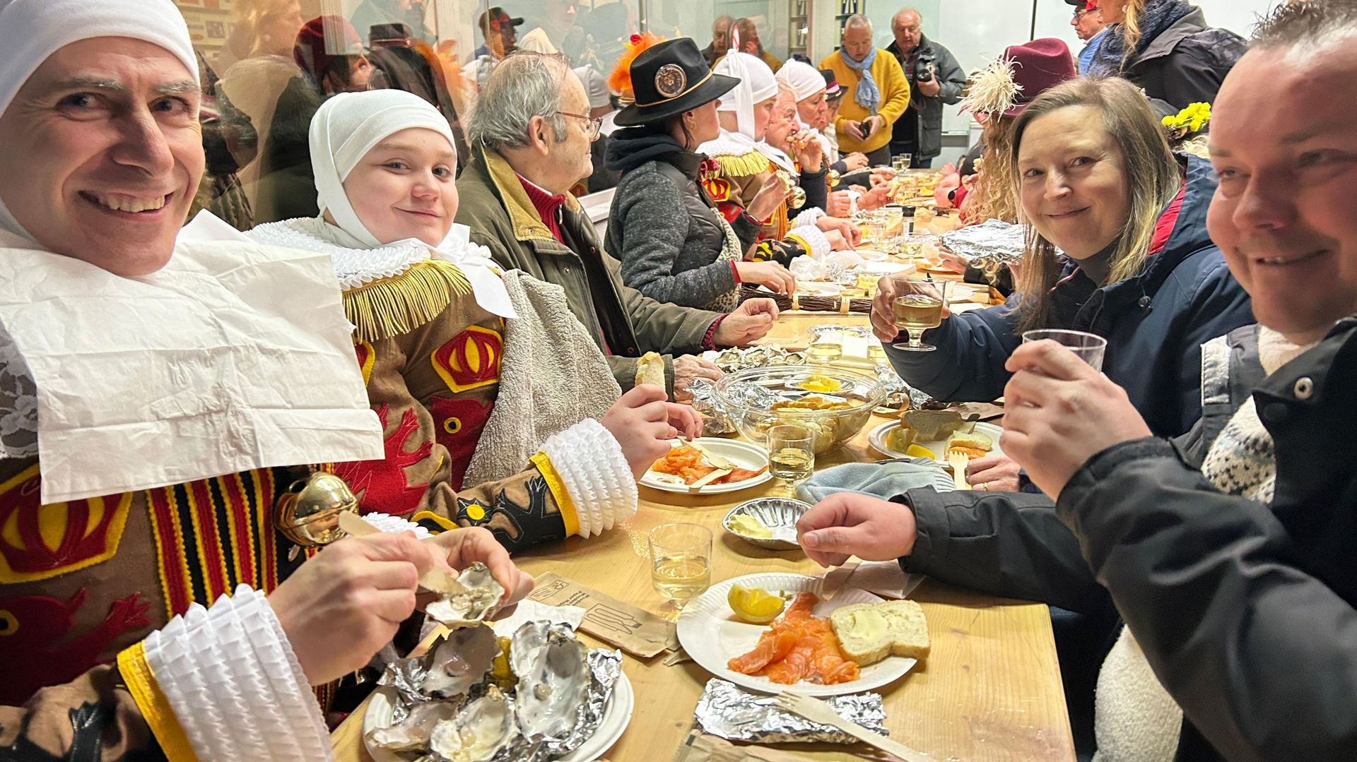Carnaval de Binche : les Gilles ont sorti leurs chapeaux de plumes sous ...