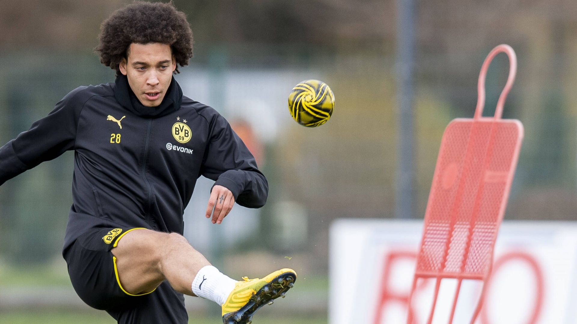 Witsel : 'Je regarderai la reprise de la Bundesliga... à la télé ...