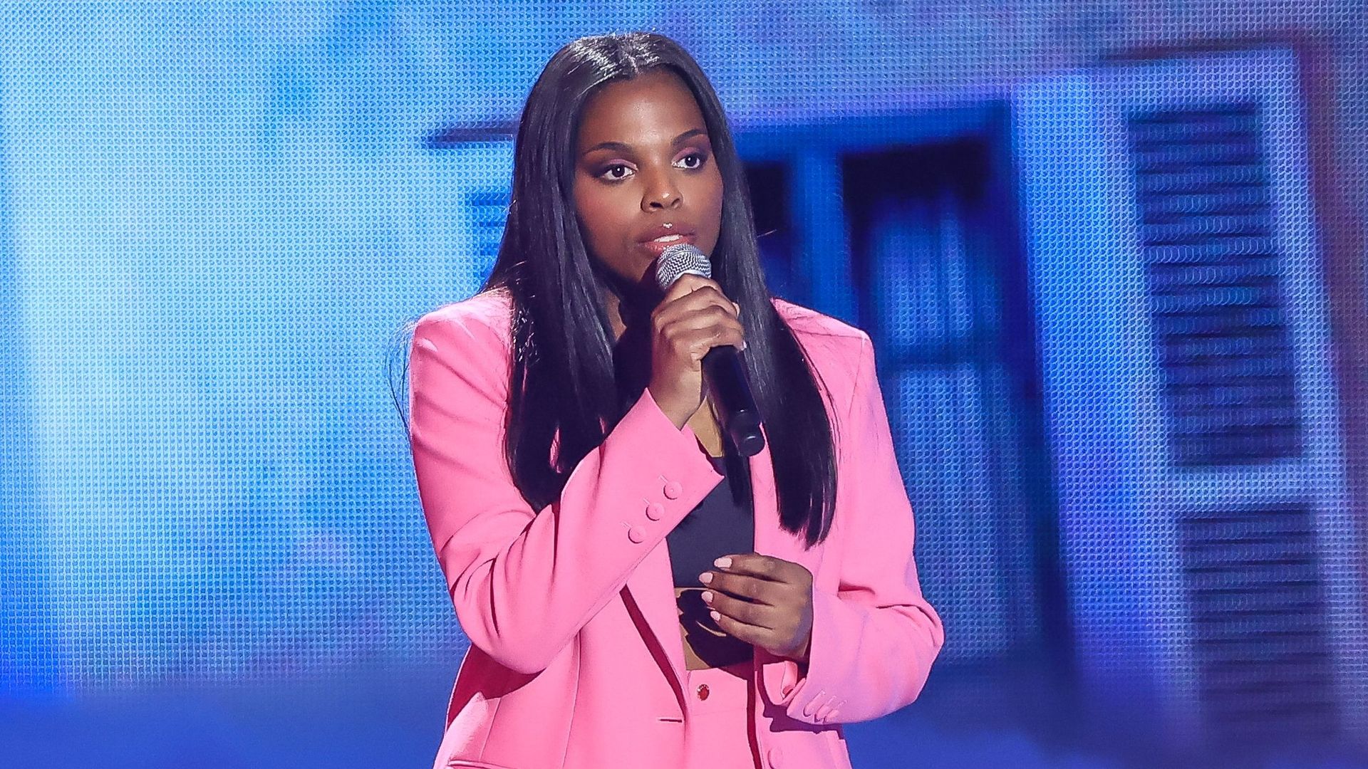 Helena annonce la date de sortie de son premier album : 'J'avais peur ...