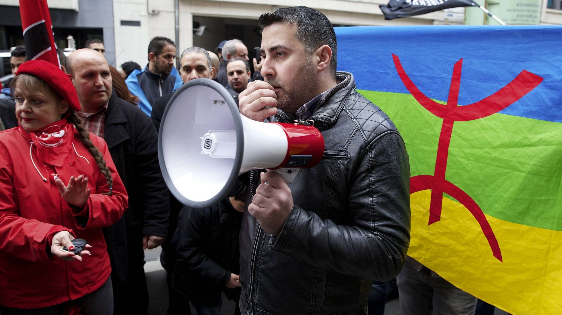 Propos de Bart De Wever: 200 manifestants au siège bruxellois de la N ...