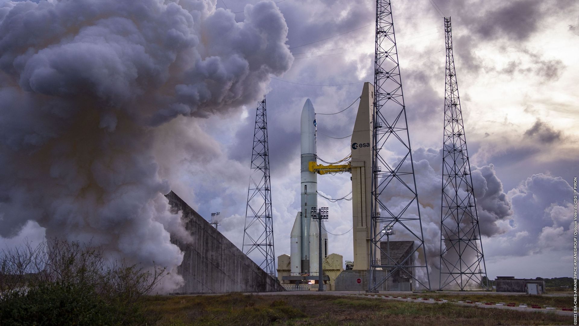 Ariane 6 prête à décoller pour premier vol commercial, un enjeu pour sceller la souveraineté ...