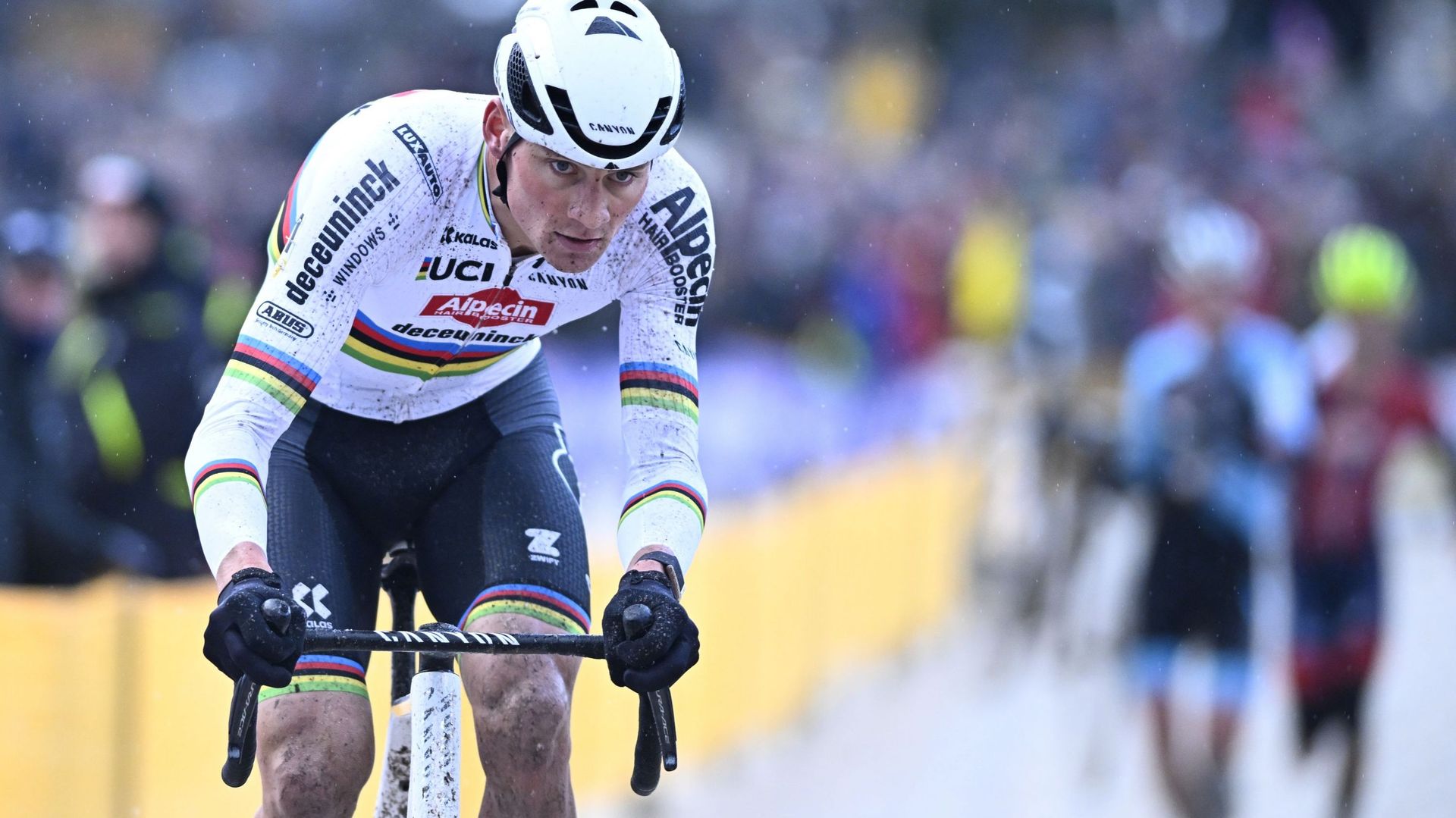 Cyclo-cross : le rouleau compresseur Mathieu Van der Poel dompte ...