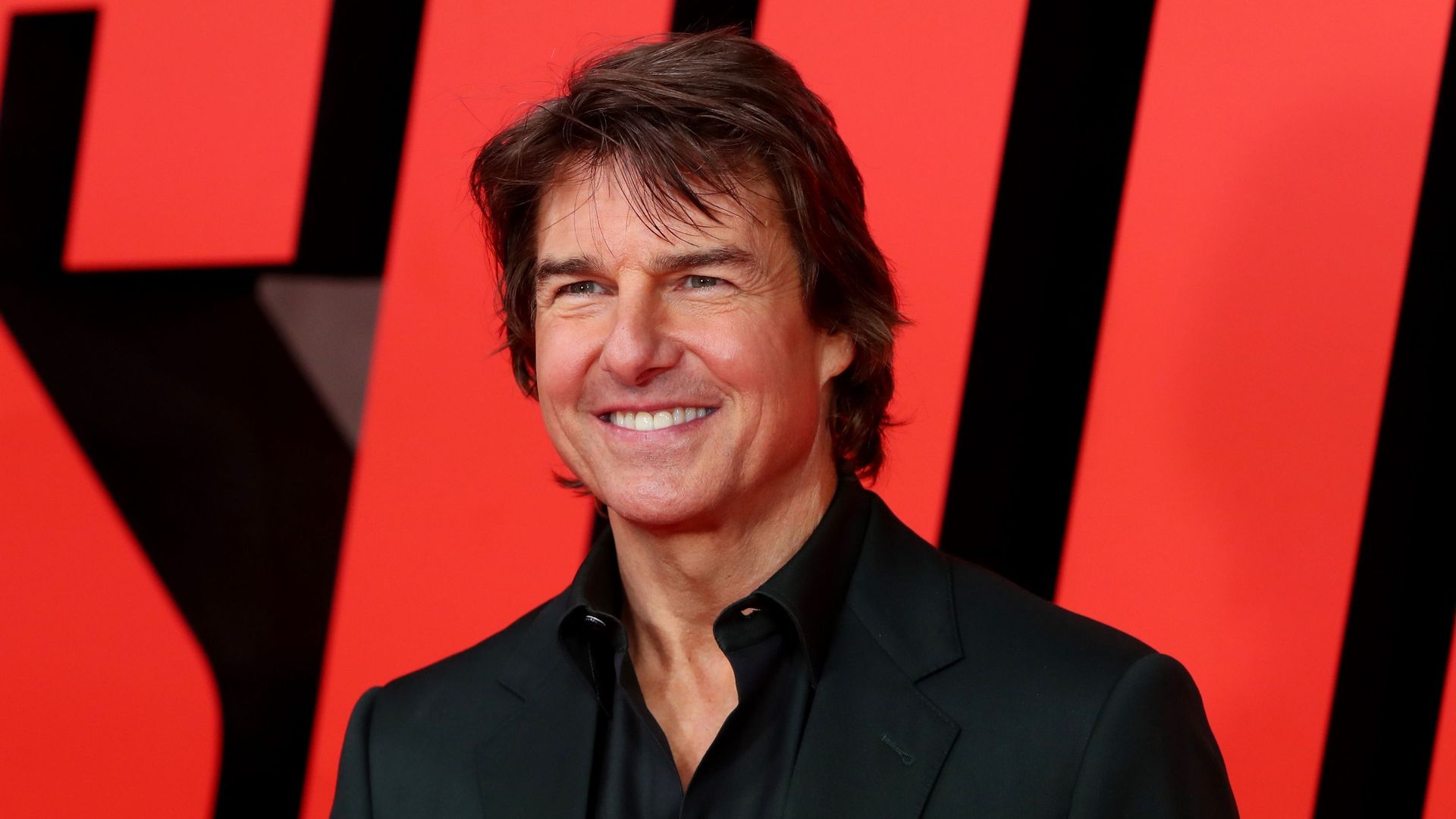JO Paris 2024 : Tom Cruise débarque en rappel du toit du Stade de ...