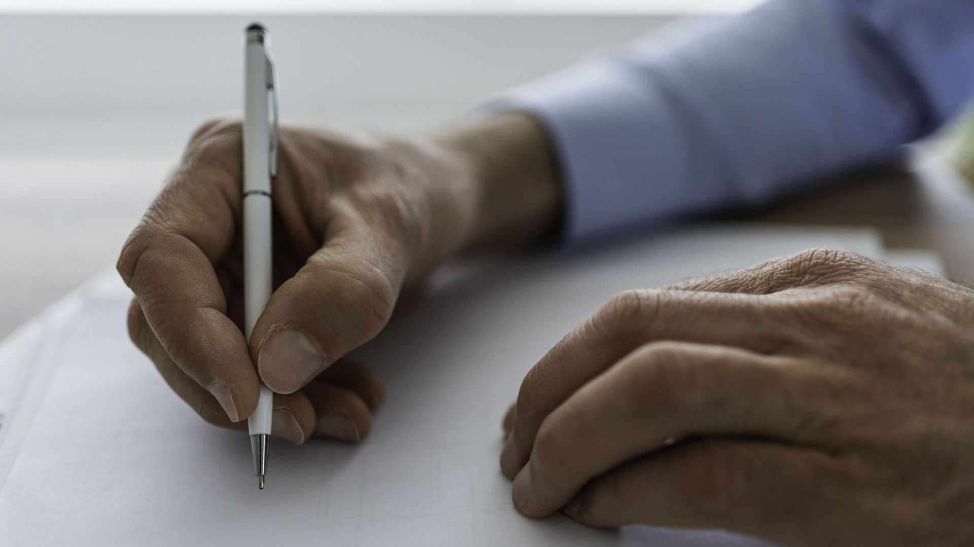 Changer de nom de famille coûte de 0 à 490 euros - RTBF Actus