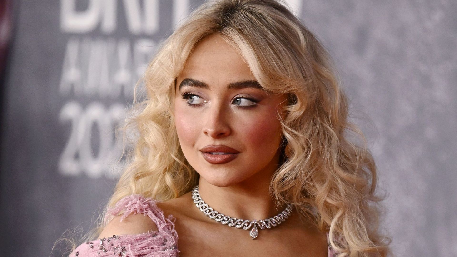 Comment Sabrina Carpenter milite pour une sexualité plus décomplexée ...