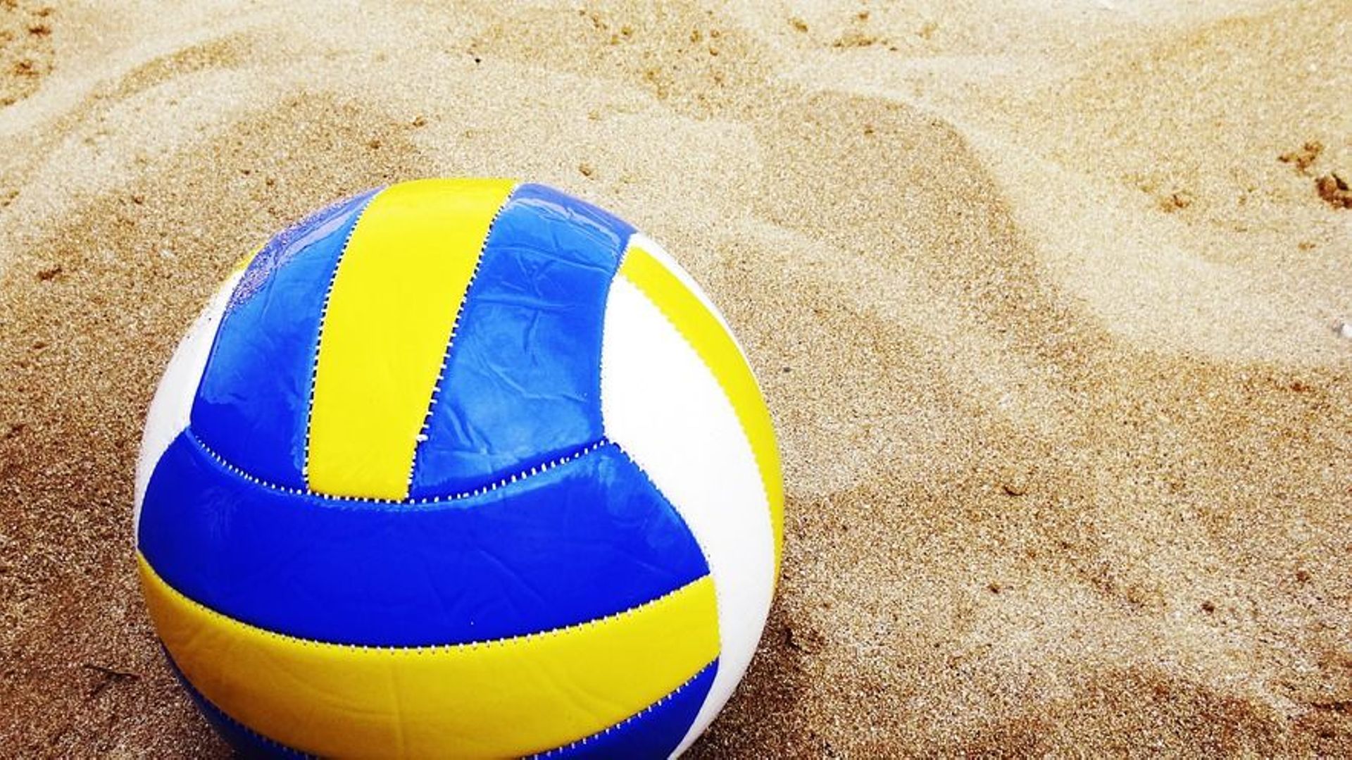 Ouverture des inscriptions pour le Beach volley de Waremme - RTBF Actus
