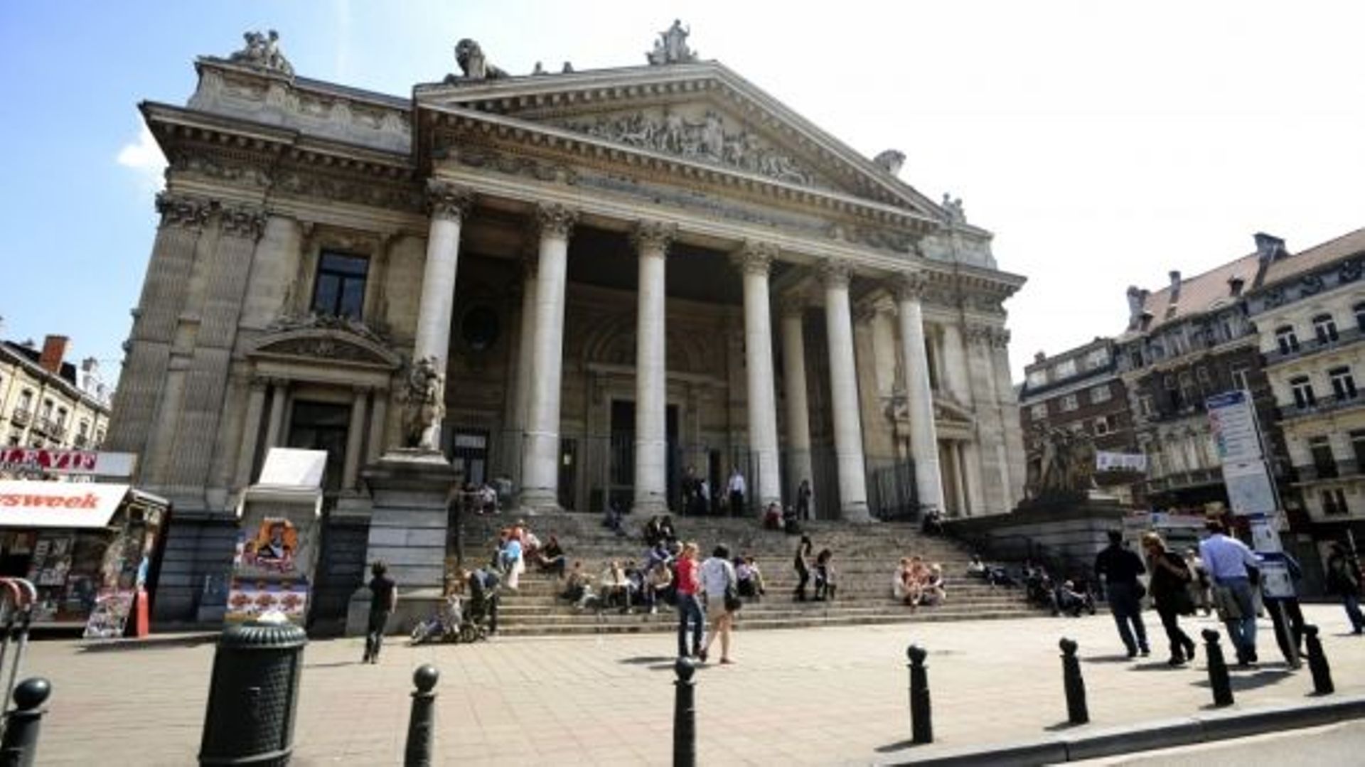 Bruxelles: plus de terminus de bus à la Bourse - RTBF Actus