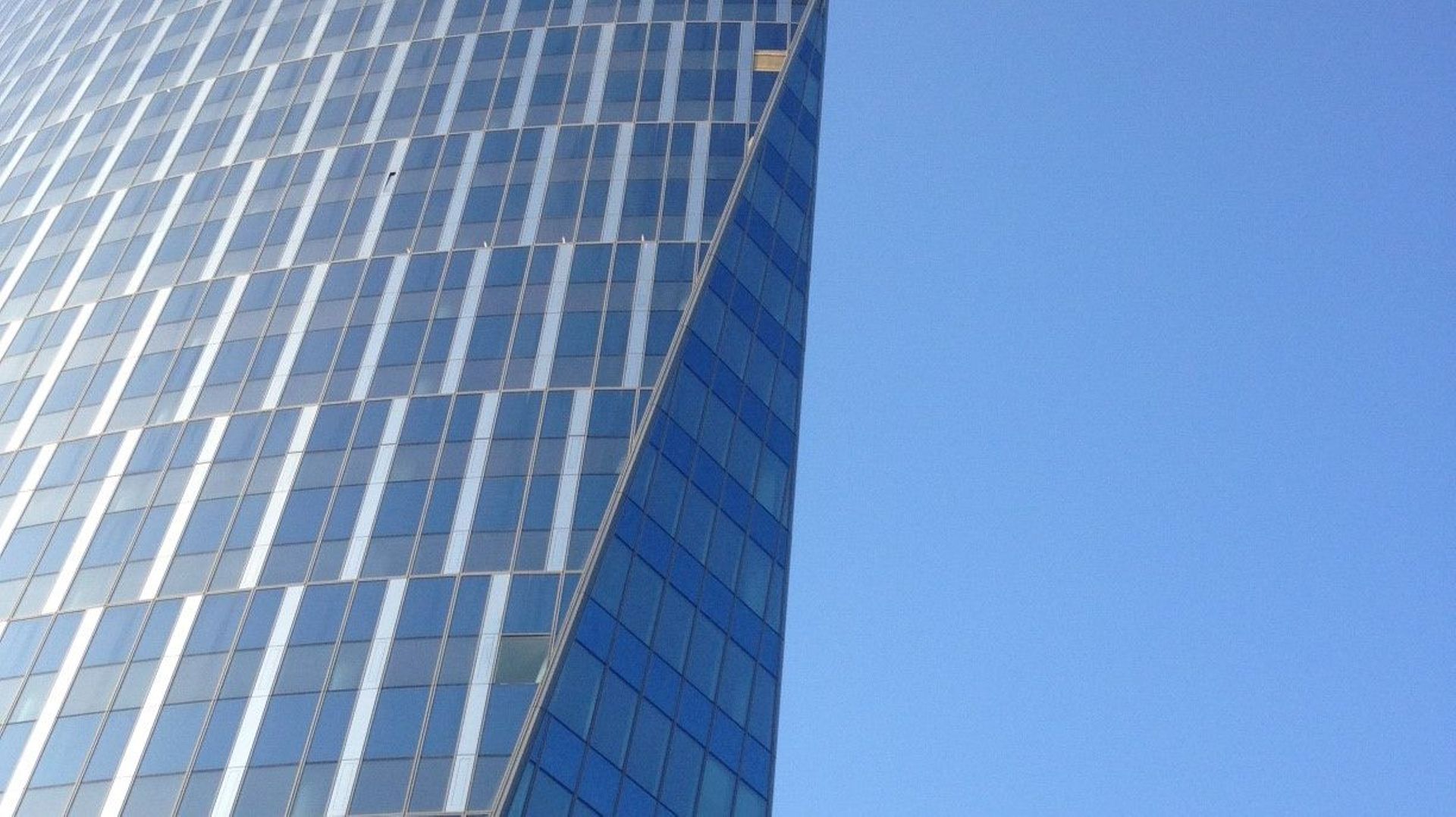 Liège: la Tour des Finances accueille ses premiers employés - RTBF Actus