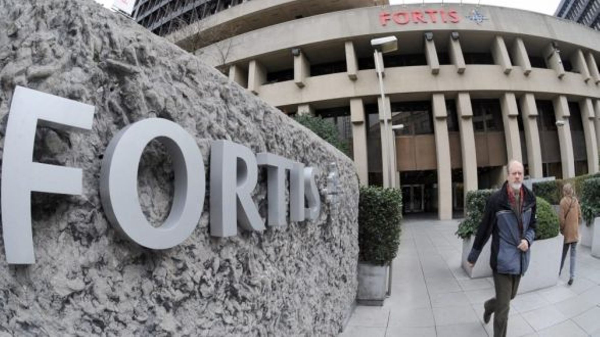 Fortis perd 20%, le gouvernement rassure - rtbf.be