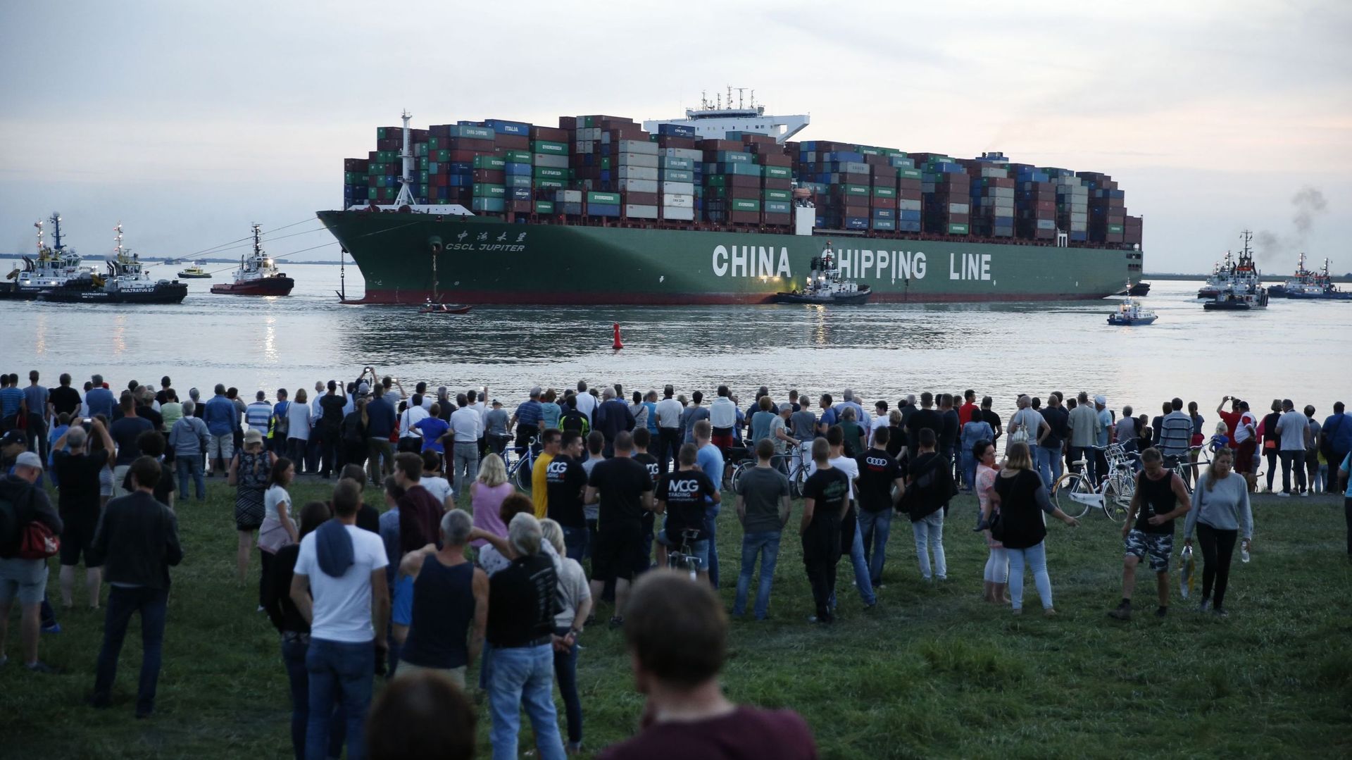 Le porte-conteneurs qui s'était échoué sur l'Escaut est parti vers ...