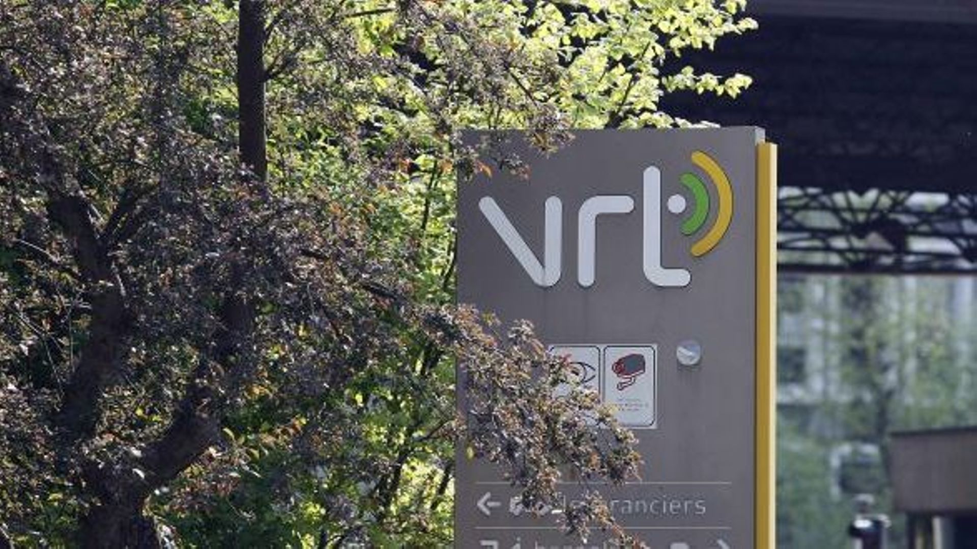 La VRT devra économiser 47,9 millions d'euros en 2011 - RTBF Actus