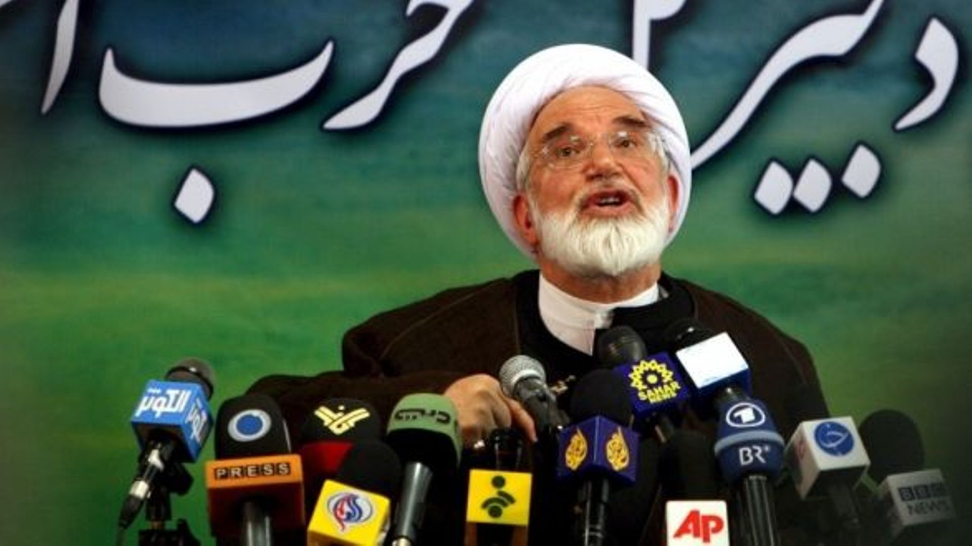 L'Iran est 'empoisonné par le despotisme', dit M. Karoubi