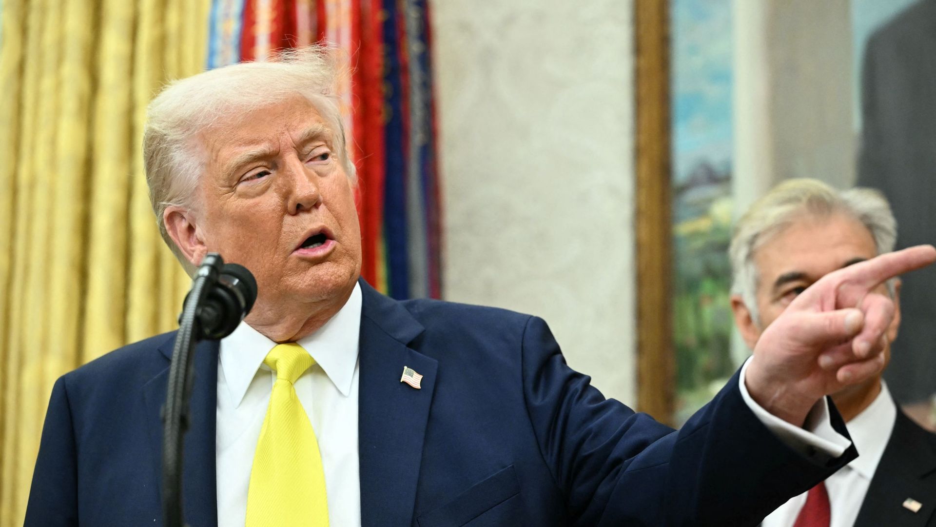Donald Trump prévoit de supprimer de nombreuses ambassades, notamment ...