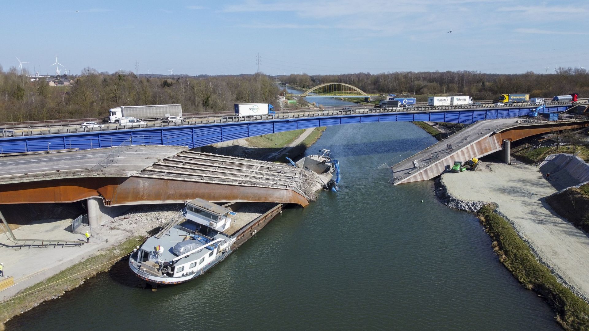 Effondrement d’un pont sur la E42 : 'Le pont bougeait et tremblait ...