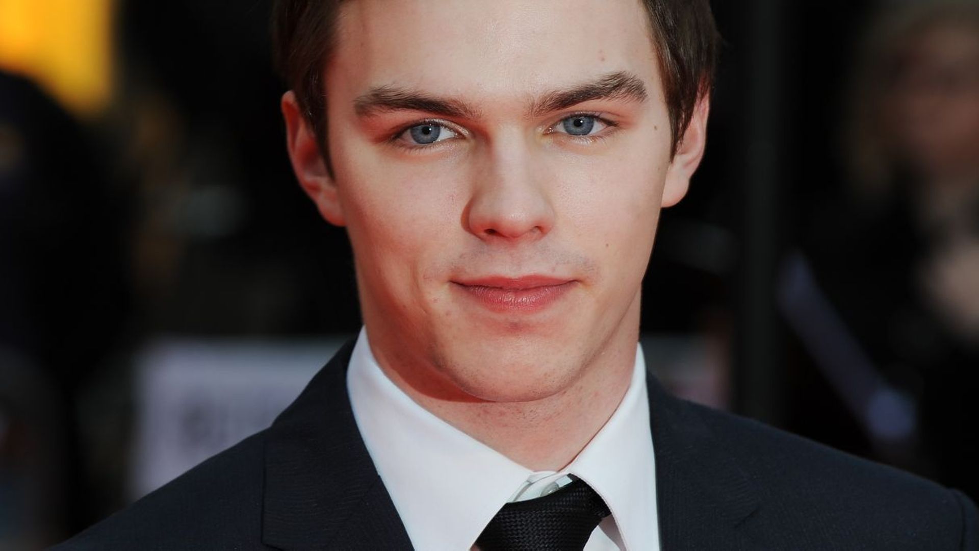 Nicholas Hoult prêt à tout dans 'Kill Your Friends' - RTBF Actus