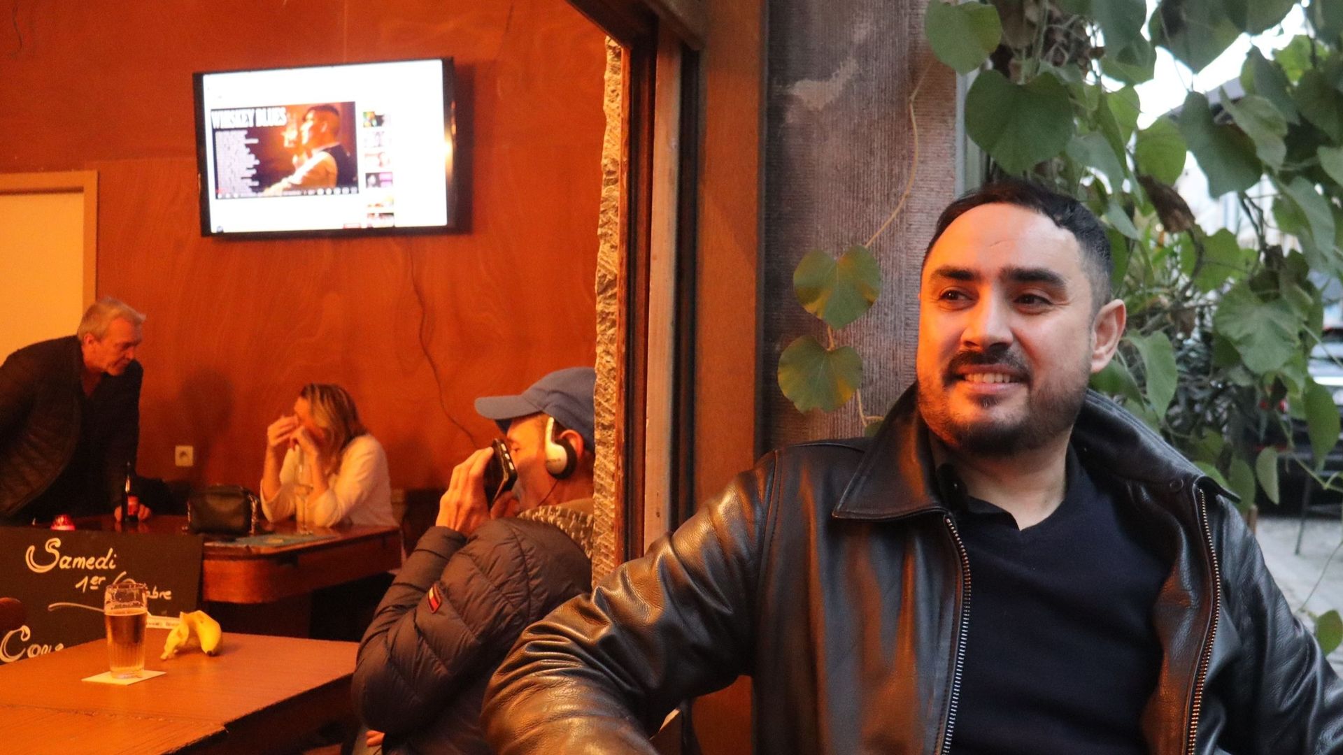 Le Consul, un bar de quartier au secret bien gardé - RTBF Actus